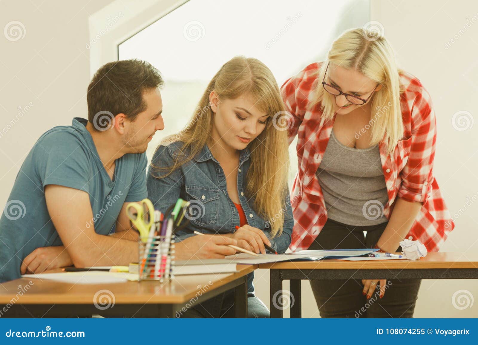 Grupo De Estudiantes En Clase Imagen de archivo - Imagen de aprendizaje ...