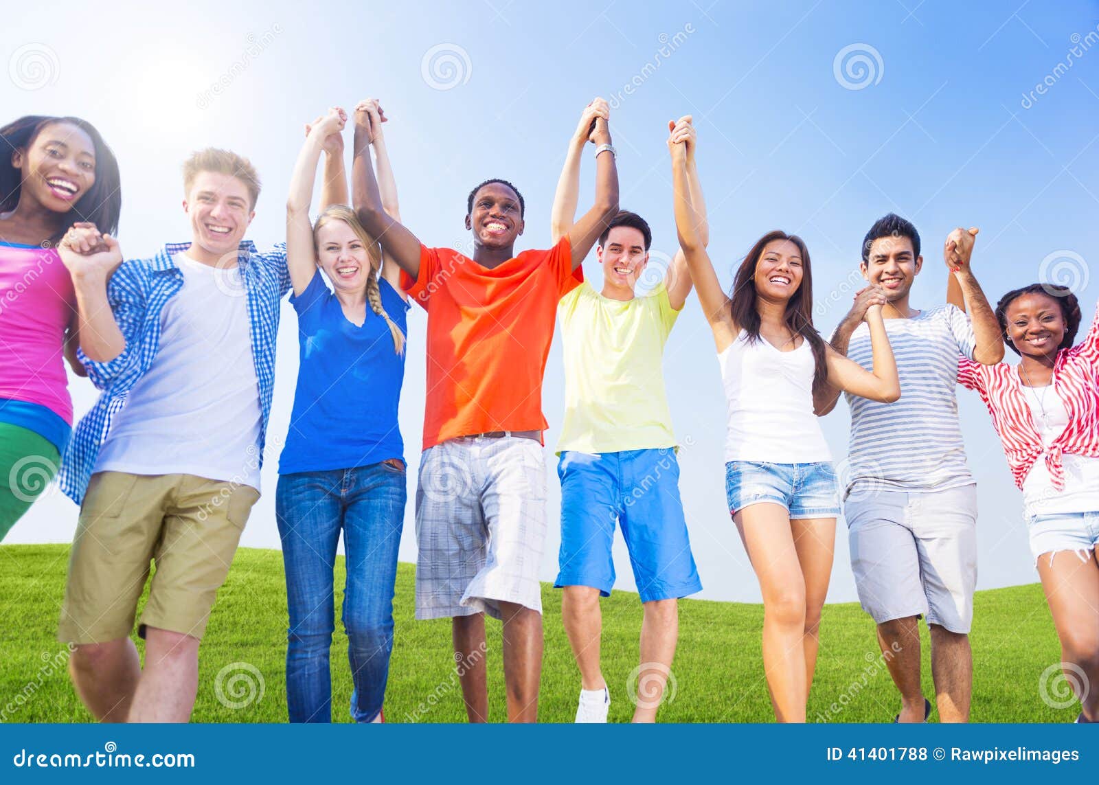Grupo De Gente Joven Alegre Diversa Foto de archivo - Imagen de cubo ...