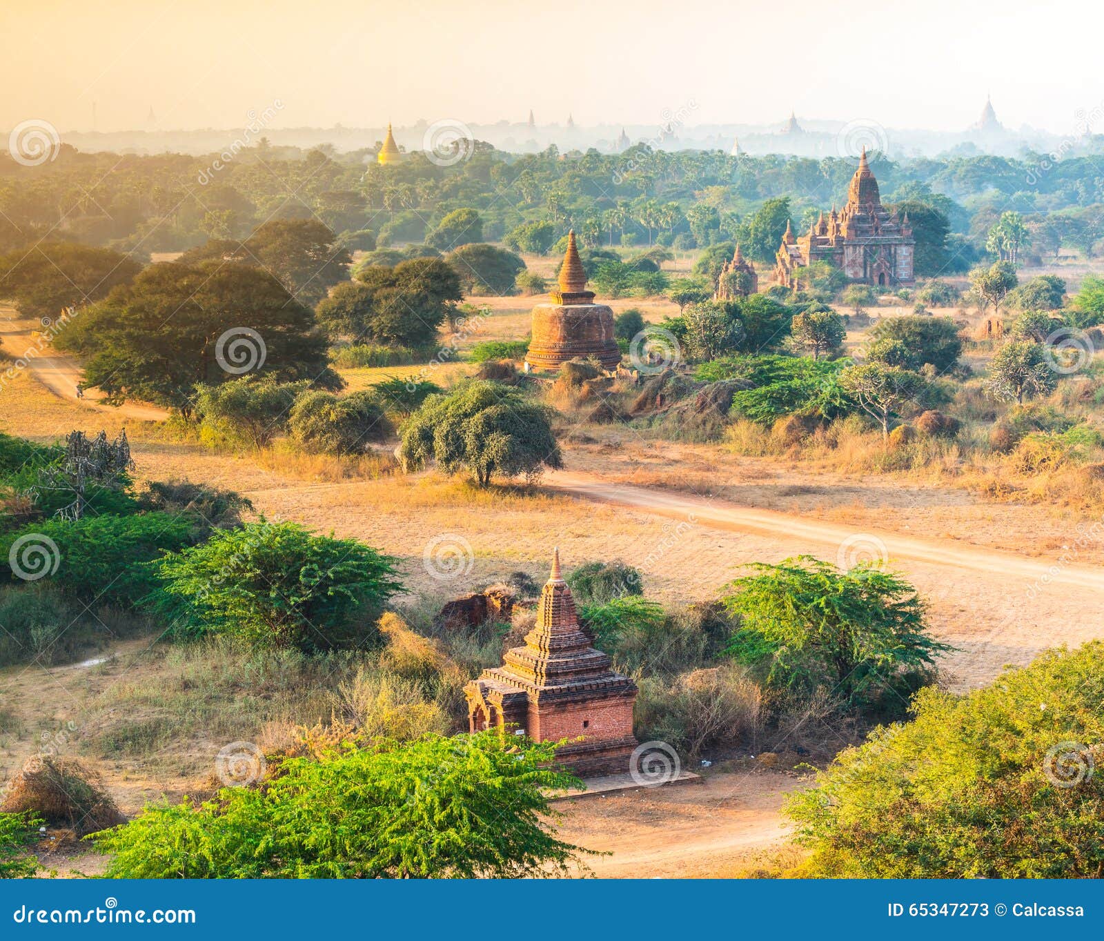 Grupo De Pagodes Antigos Em Bagan, Myanmar Imagem de Stock - Imagem de ...