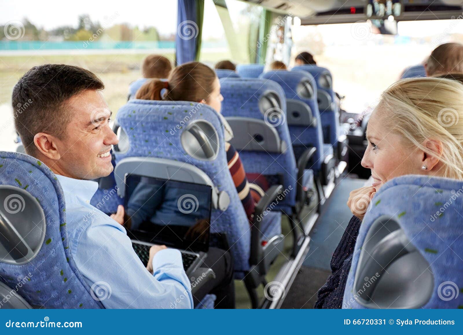 imágenes comunes del Grupo De Pasajeros Felices En Autobús Del Viaje ... imágenes comunes del Grupo De Pasajeros Felices En Autobús Del Viaje ...