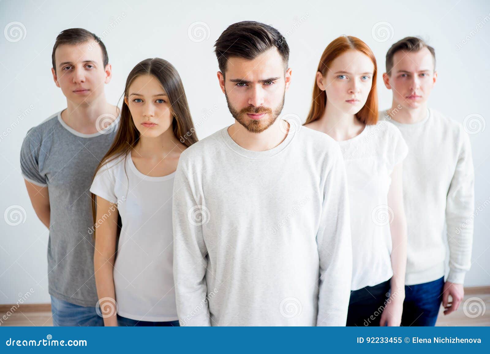 Grupo de personas imagen de archivo. Imagen de hermoso - 92233455