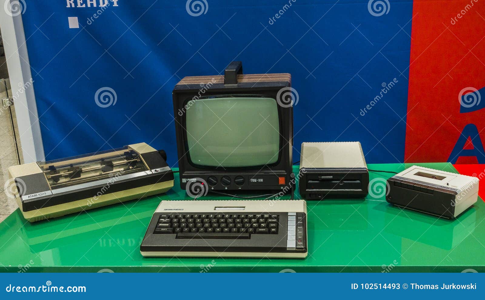 Grupo velho do computador foto de stock editorial. Imagem de ...