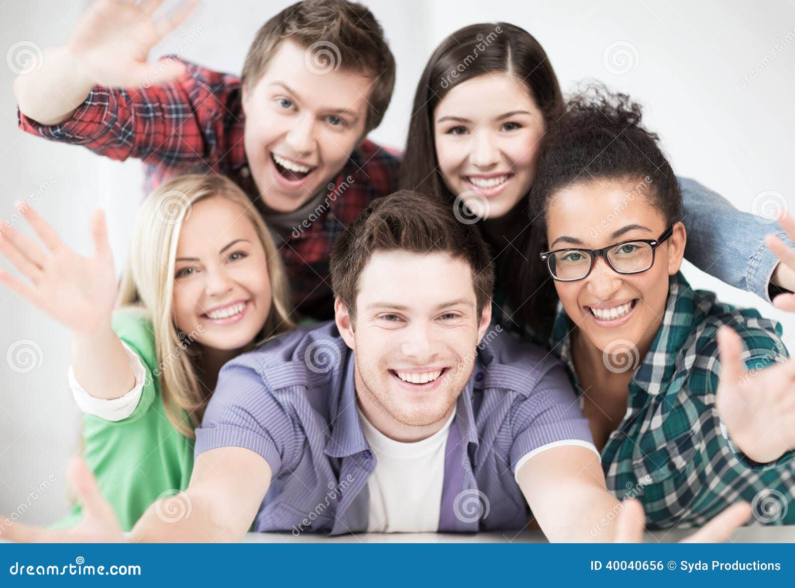 Gruppe Studenten in Der Schule Stockfoto - Bild von nett, gruppe: 40040656