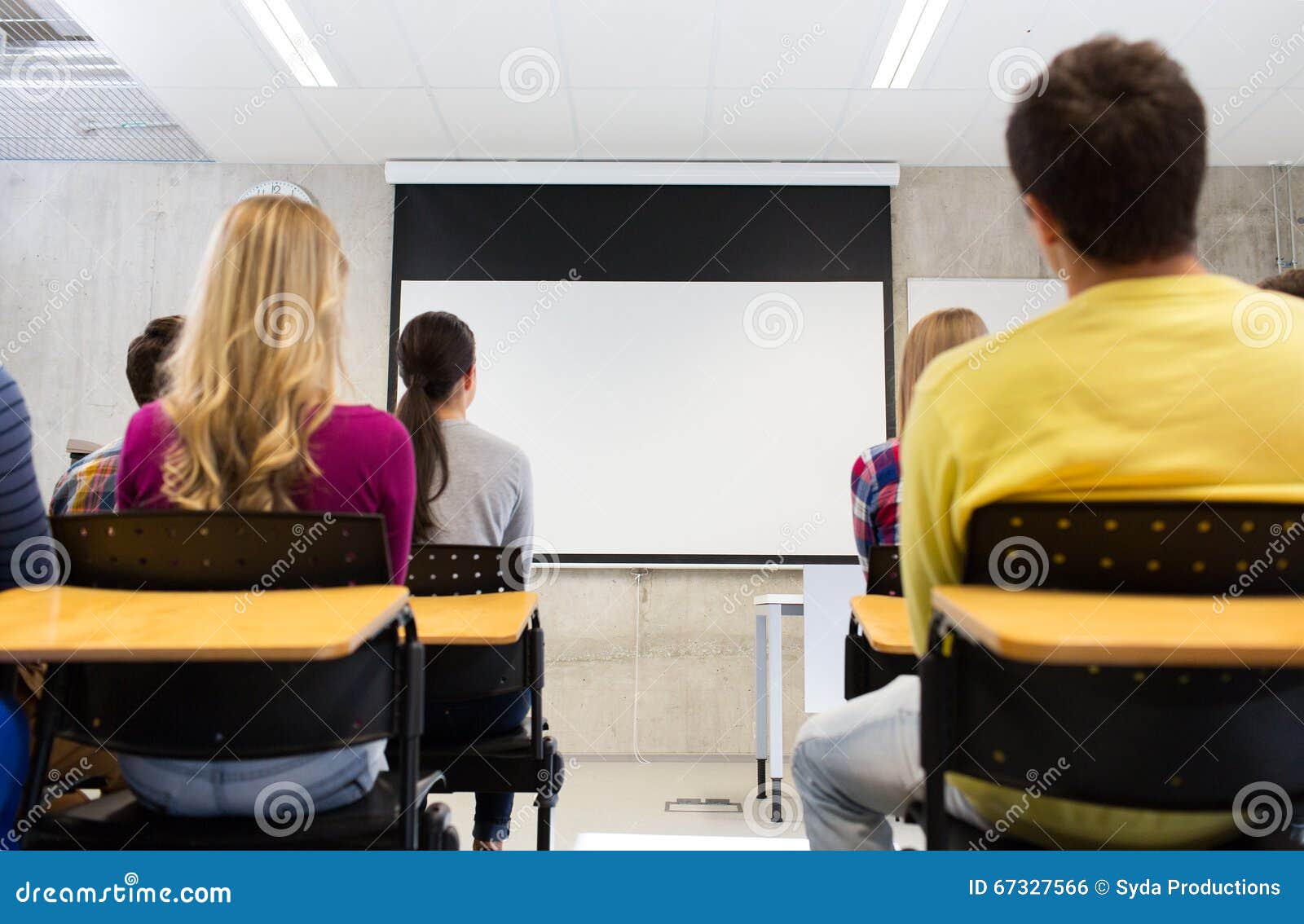 Gruppe Studenten Im Vorlesungssal Stockfoto - Bild von männer ...