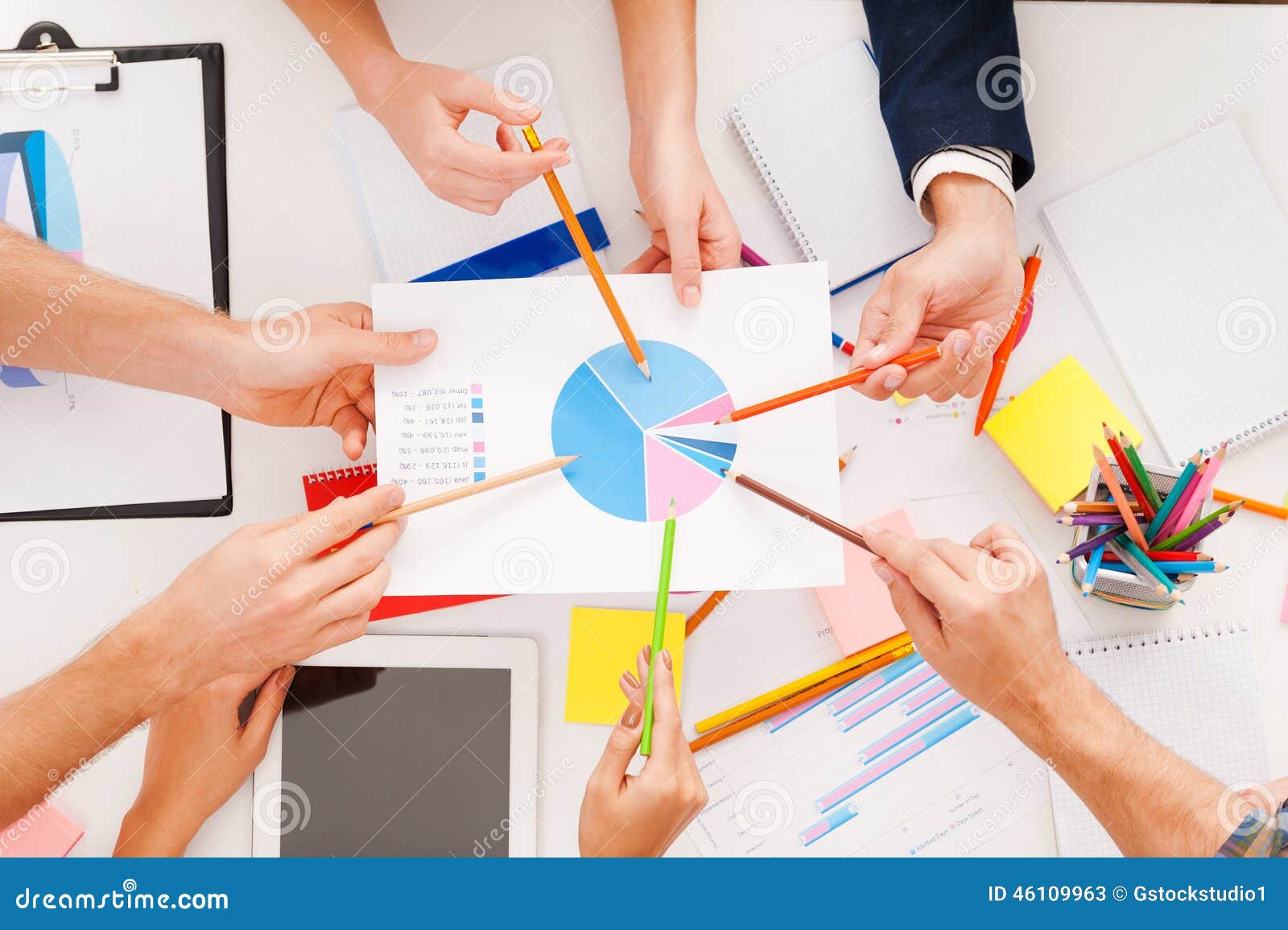 Gruppendiskussion stockbild. Bild von herausgeber, büro - 46109963
