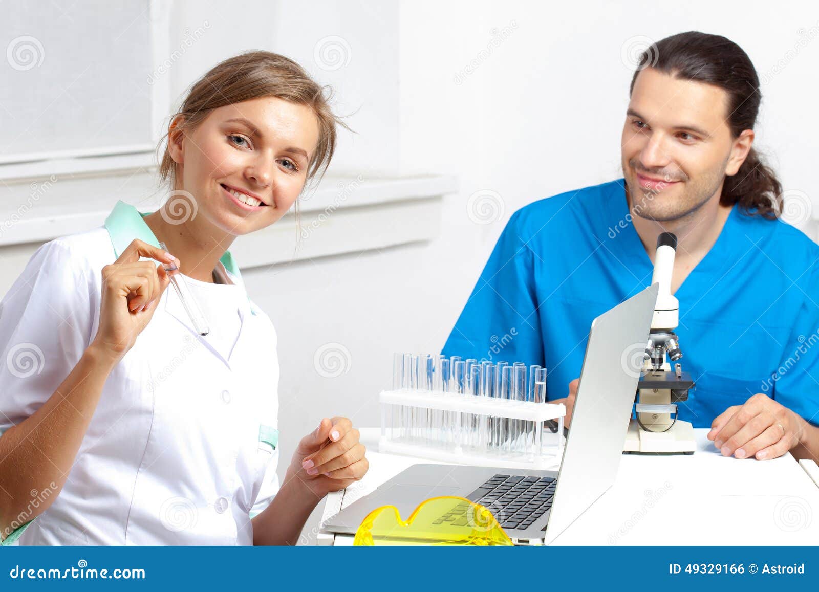 Gruppo Del Laboratorio Di Ricerca Scientifica Fotografia Stock ...