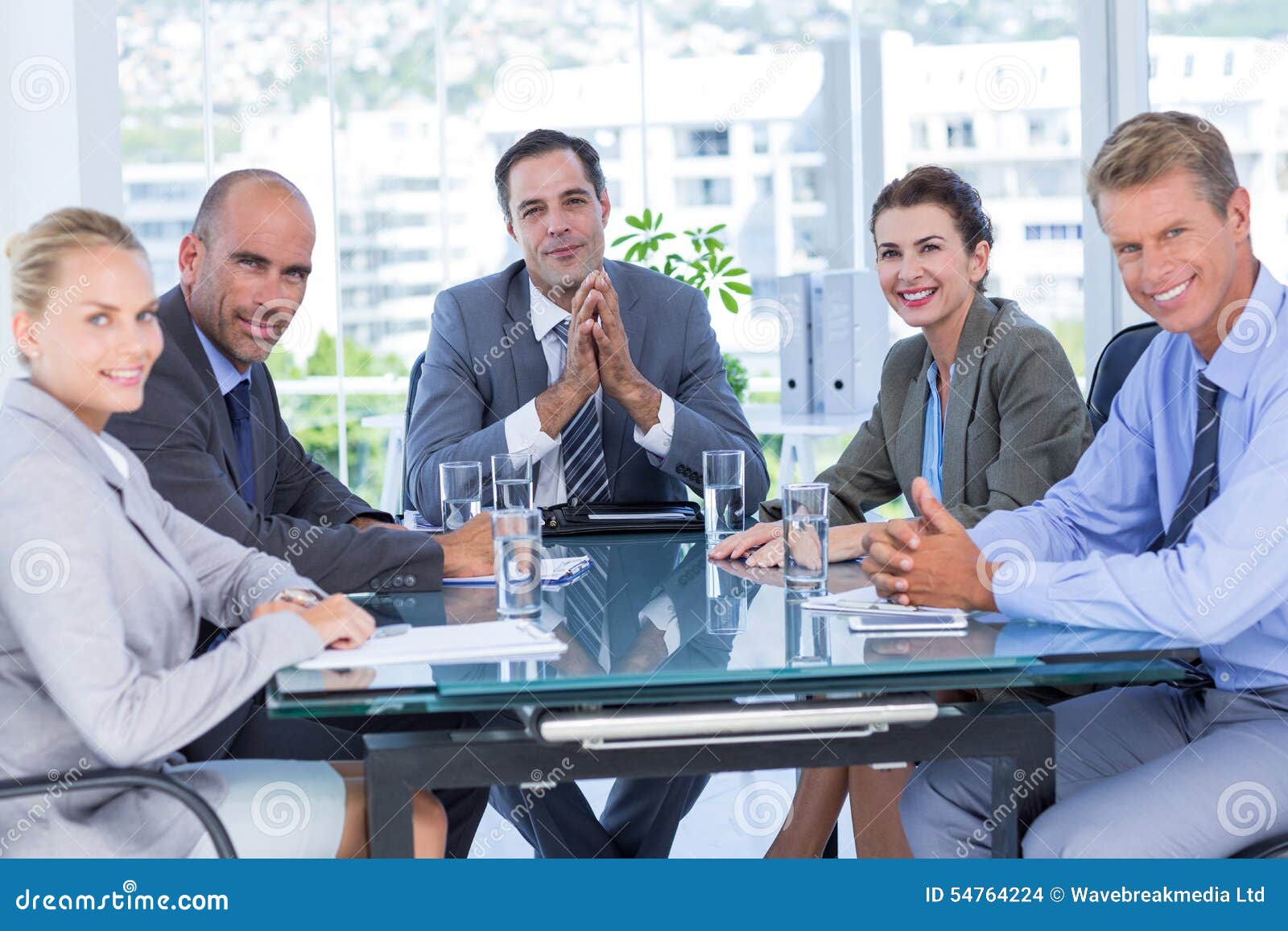 Gruppo Di Affari Nel Corso Della Riunione Fotografia Stock - Immagine ...