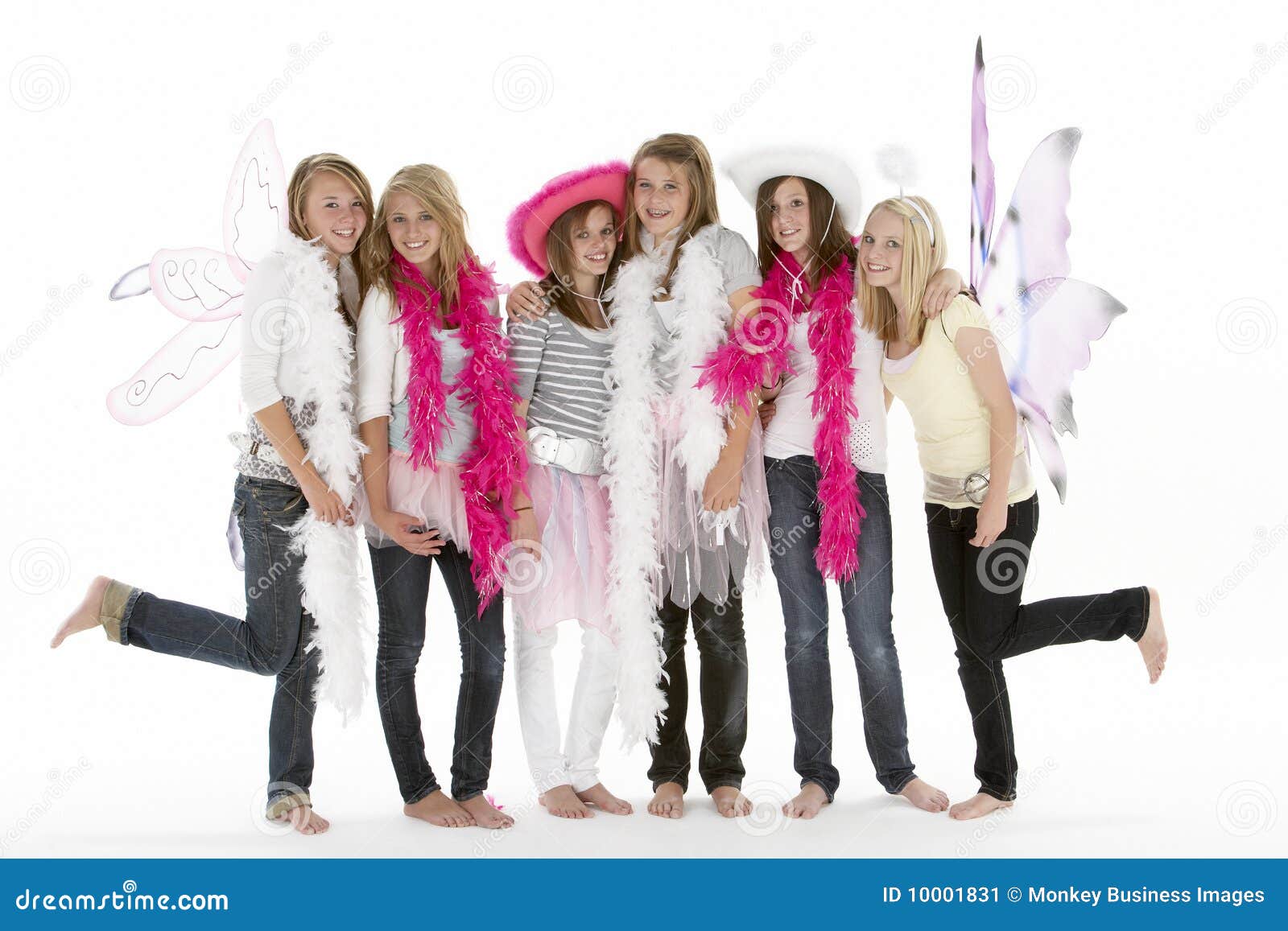 Gruppo Di Amiche Adolescenti Che Si Vestono in Su Immagine Stock ...