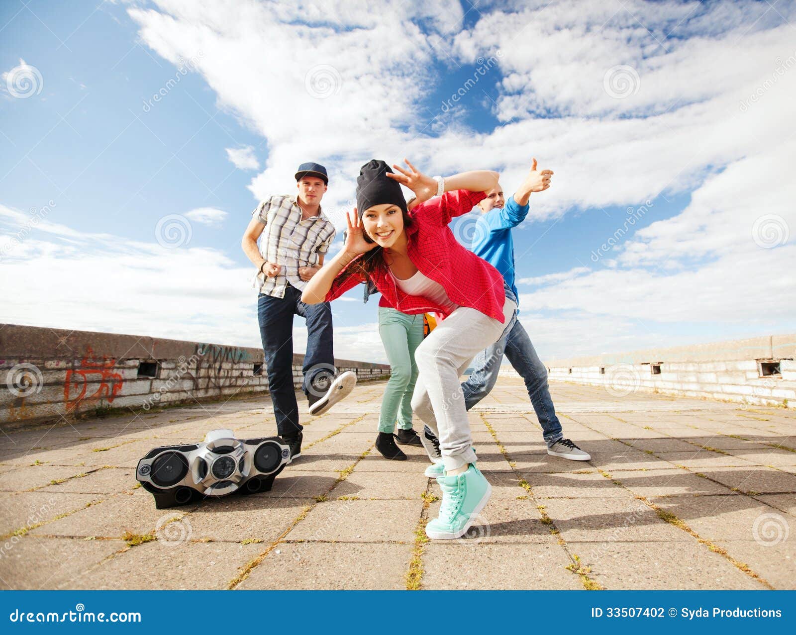 Gruppo Di Ballare Degli Adolescenti Fotografia Stock - Immagine di ...