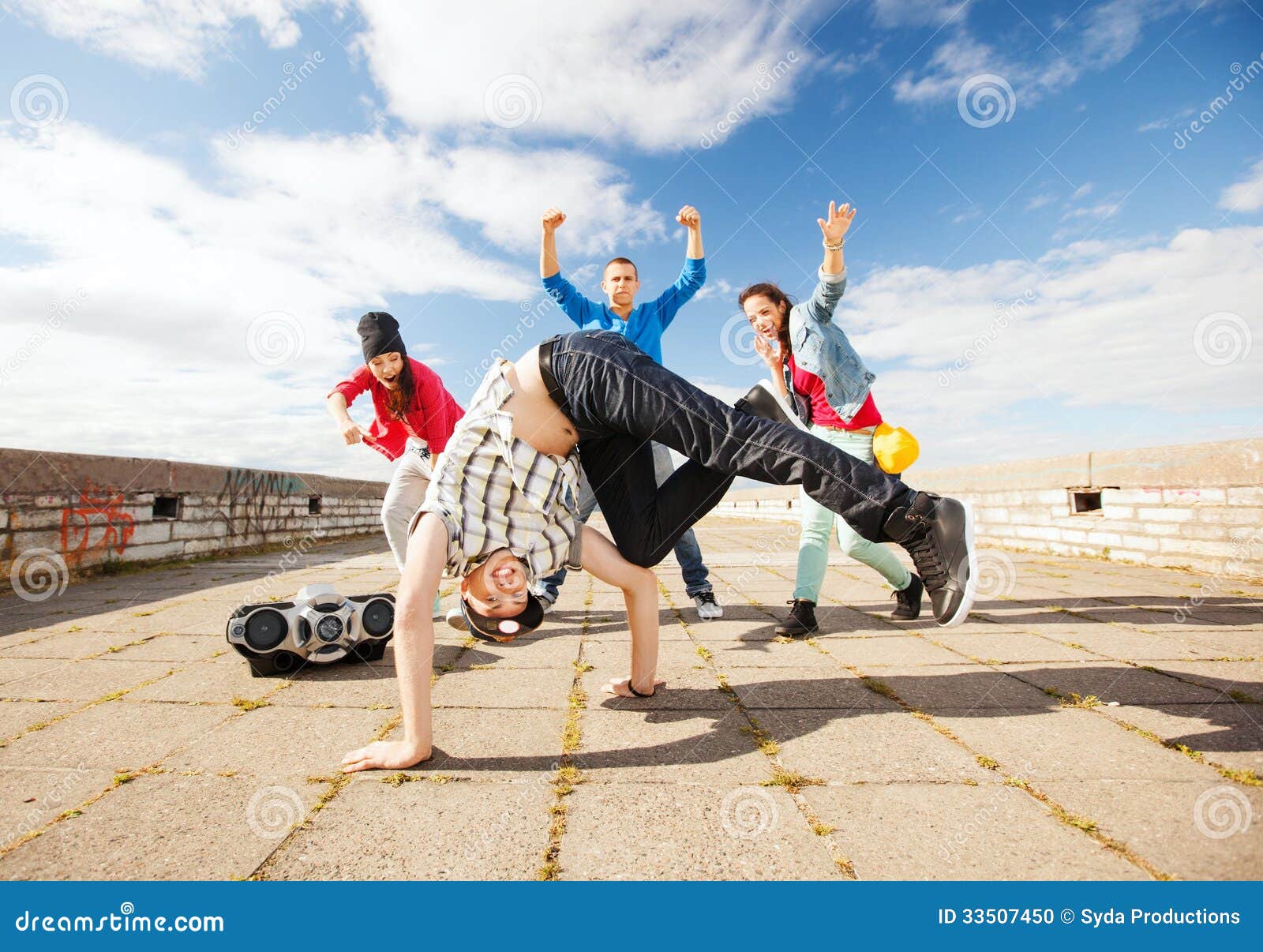 Gruppo Di Ballare Degli Adolescenti Fotografia Stock - Immagine di ...