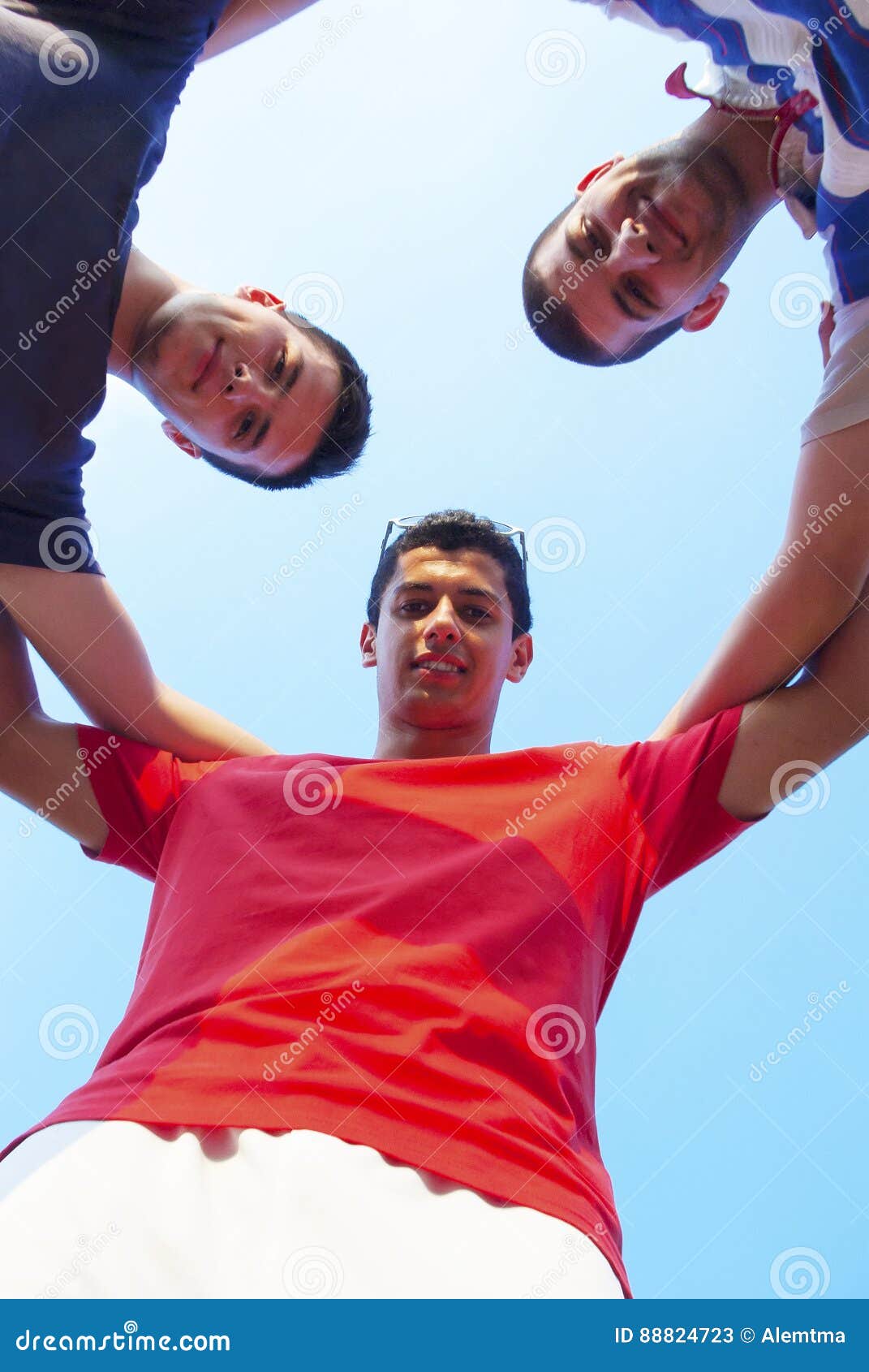 Gruppo Di Conquista Degli Amici Insieme Immagine Stock - Immagine di ...