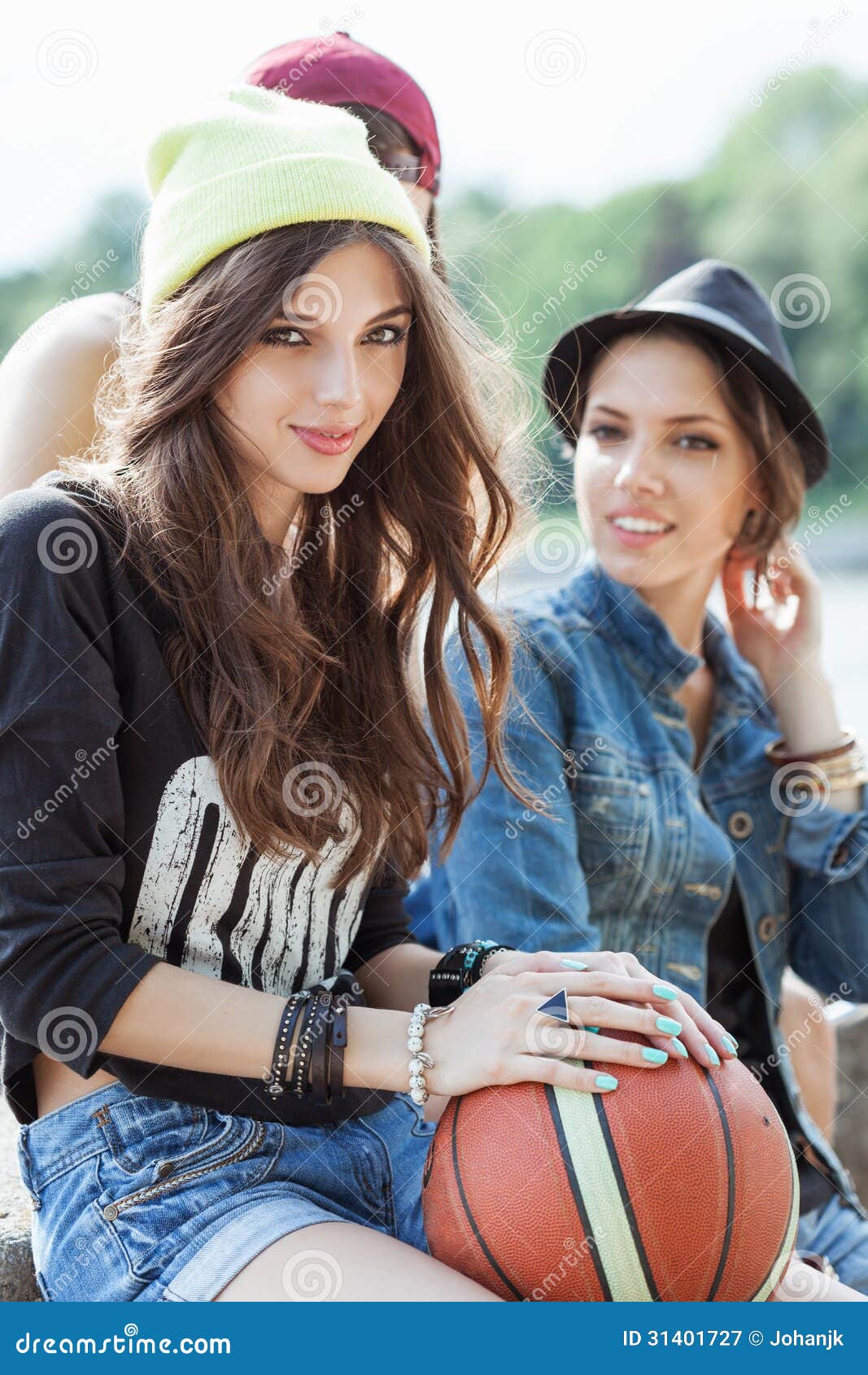 Gruppo di giovani immagine stock. Immagine di ragazzo - 31401727