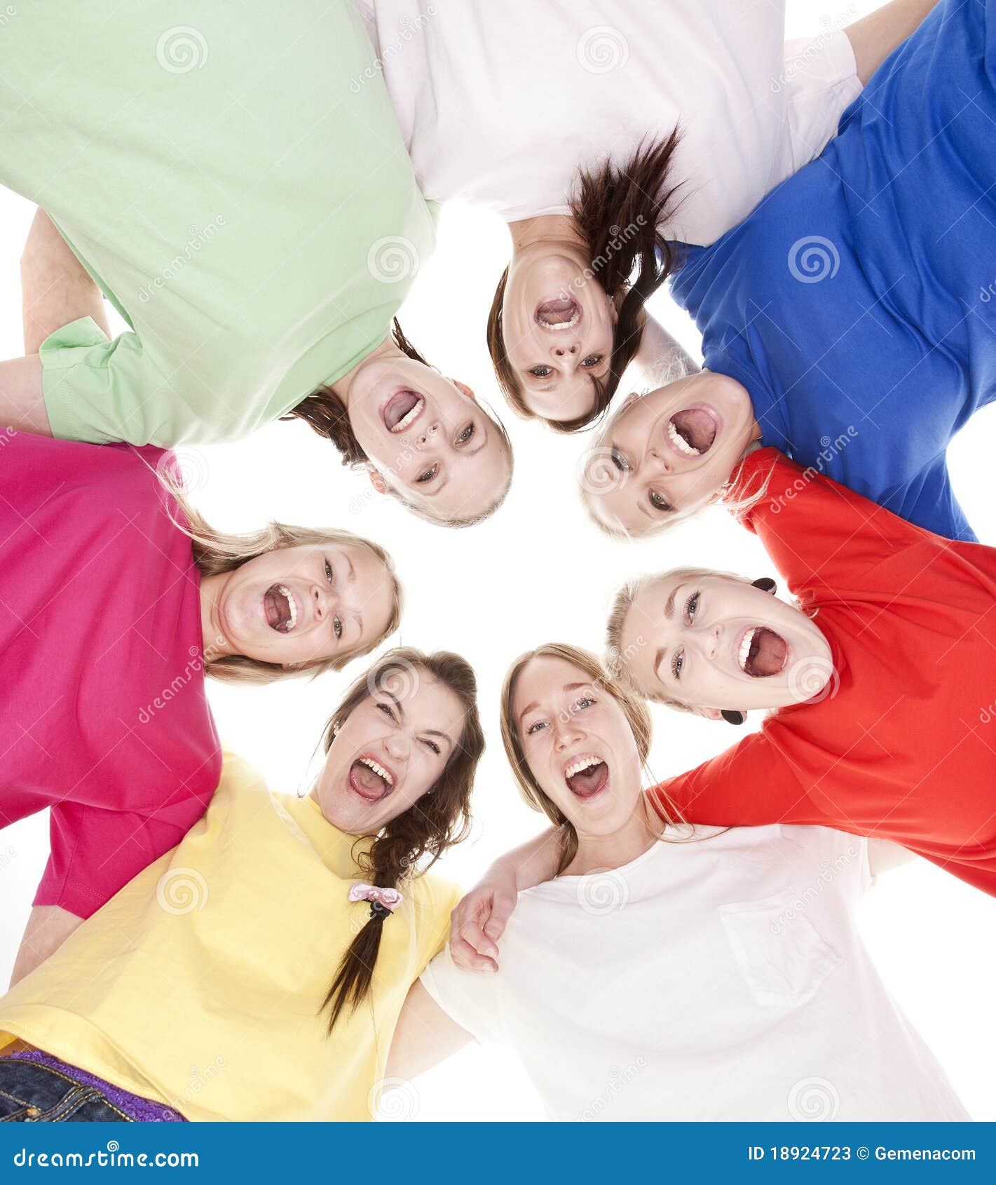 Gruppo di giovani donne immagine stock. Immagine di collegamento - 18924723