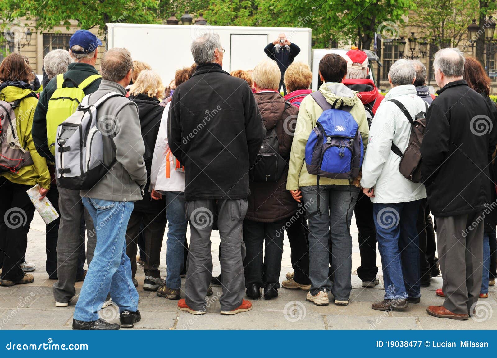 Gruppo di turisti fotografia editoriale. Immagine di guida - 19038477