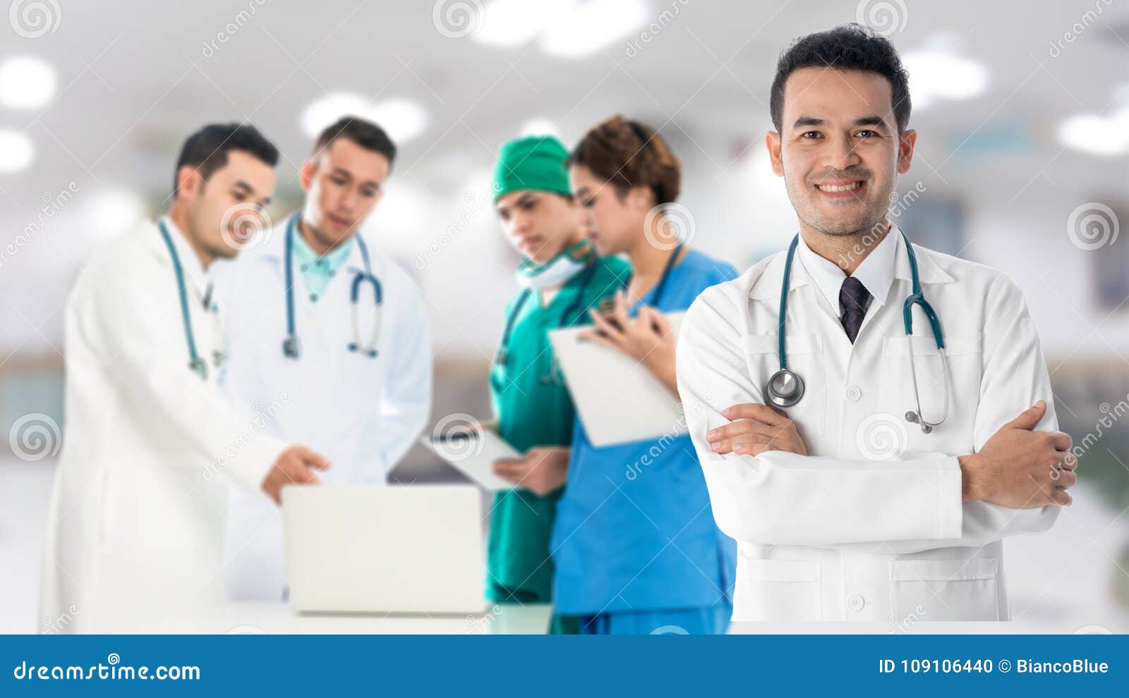 Gruppo Medico Della Gente - Medico, Infermiere E Chirurgo Fotografia ...