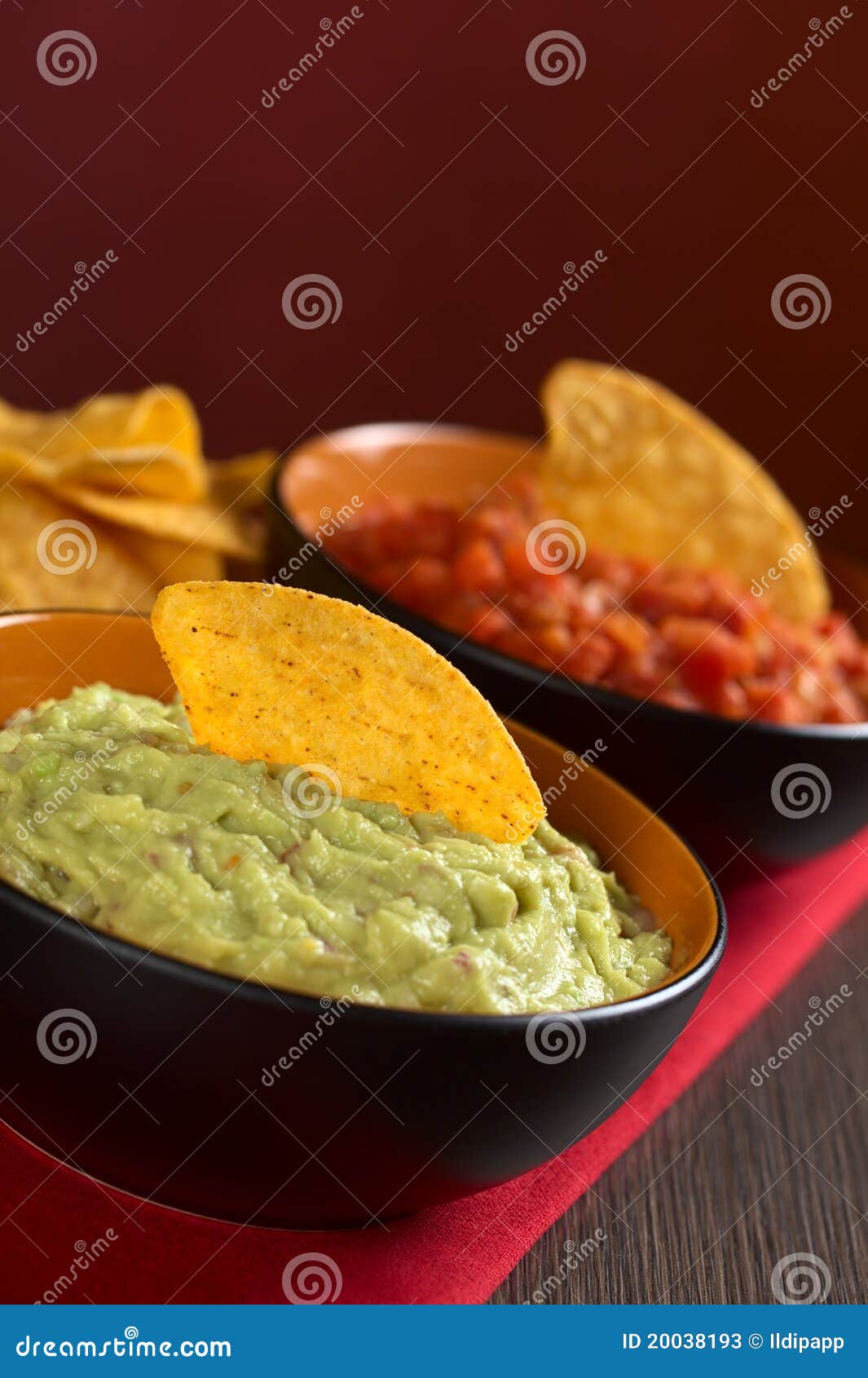 Guacamole mit Nacho stockbild. Bild von fotographie, frisch - 20038193