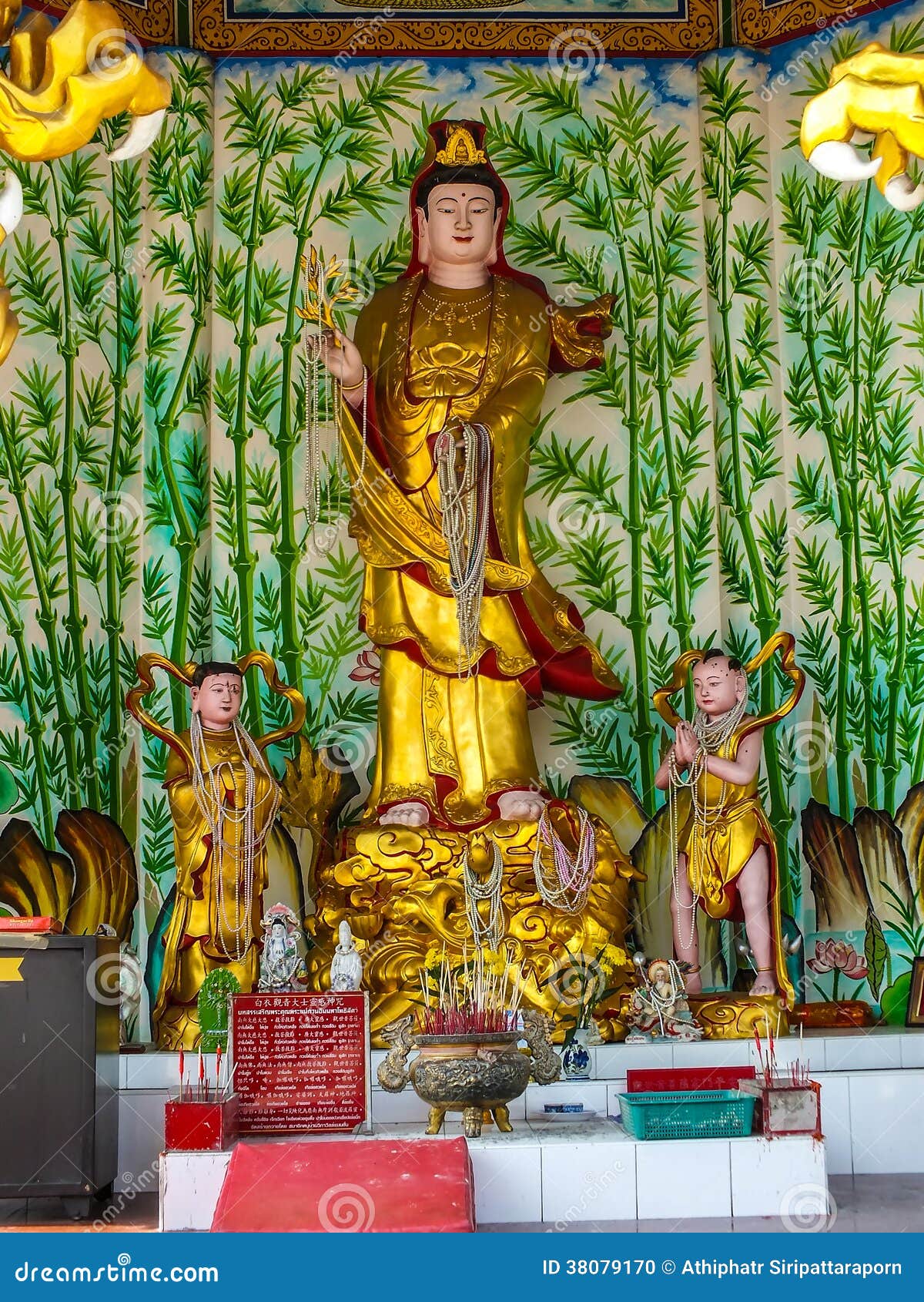 Guan Yin goddess gold stock photo. Image of idols, statue - 38079170
