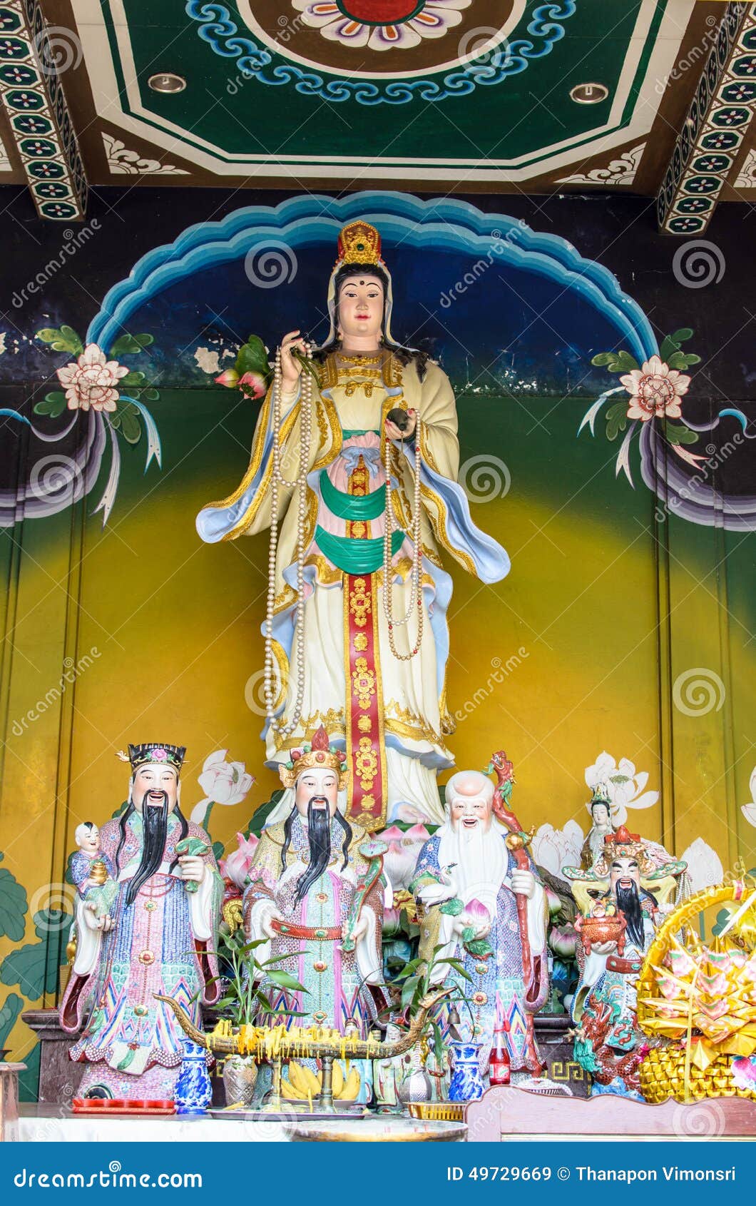 Guanyin stock afbeelding. Image of gouden, geloof, goud - 49729669