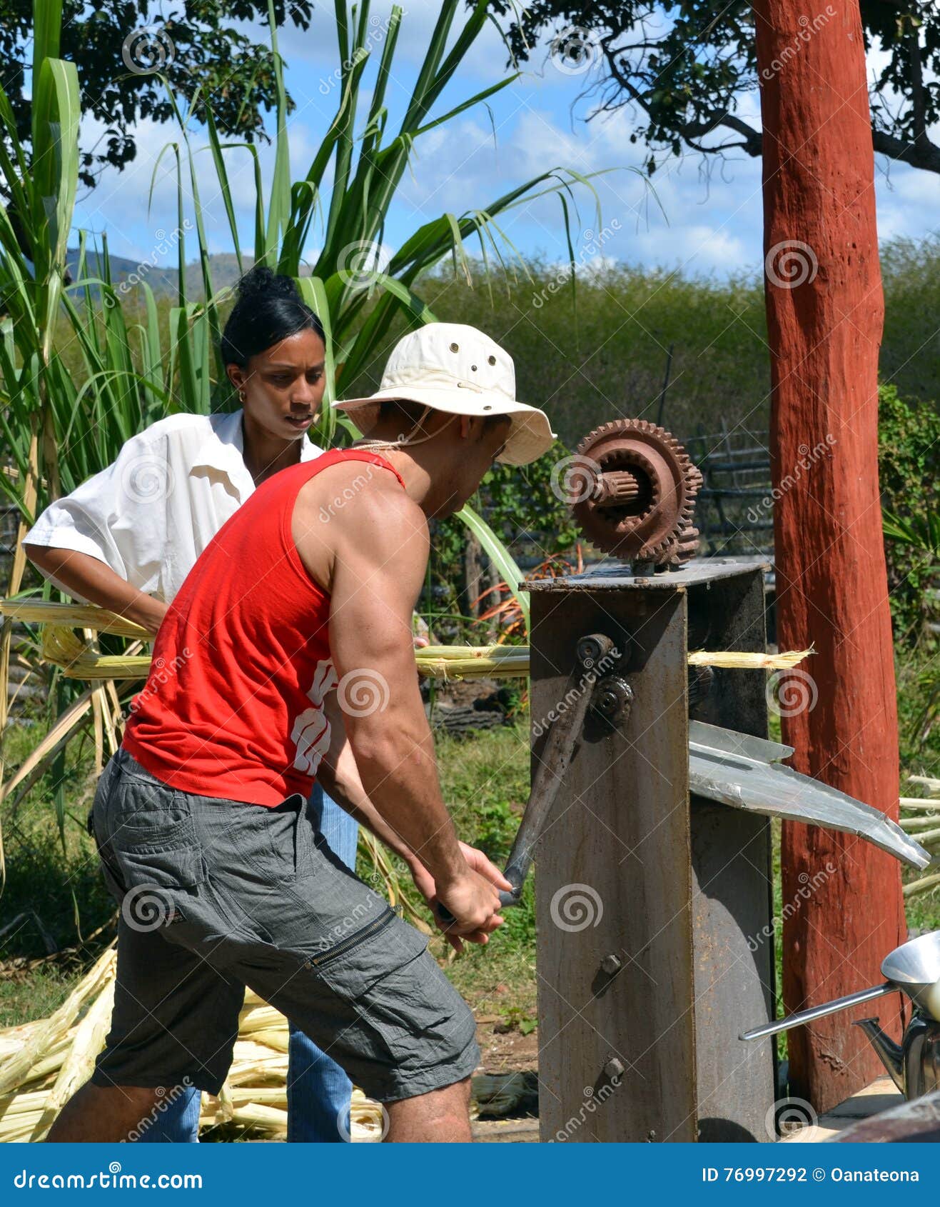 Guarapo editorial photography. Image of sugarcane, juice - 76997292