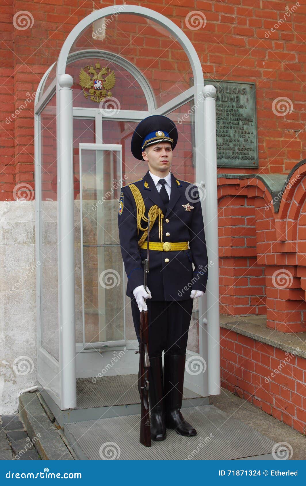 Guard editorial stock image. Image of soldier, gate, square - 71871324