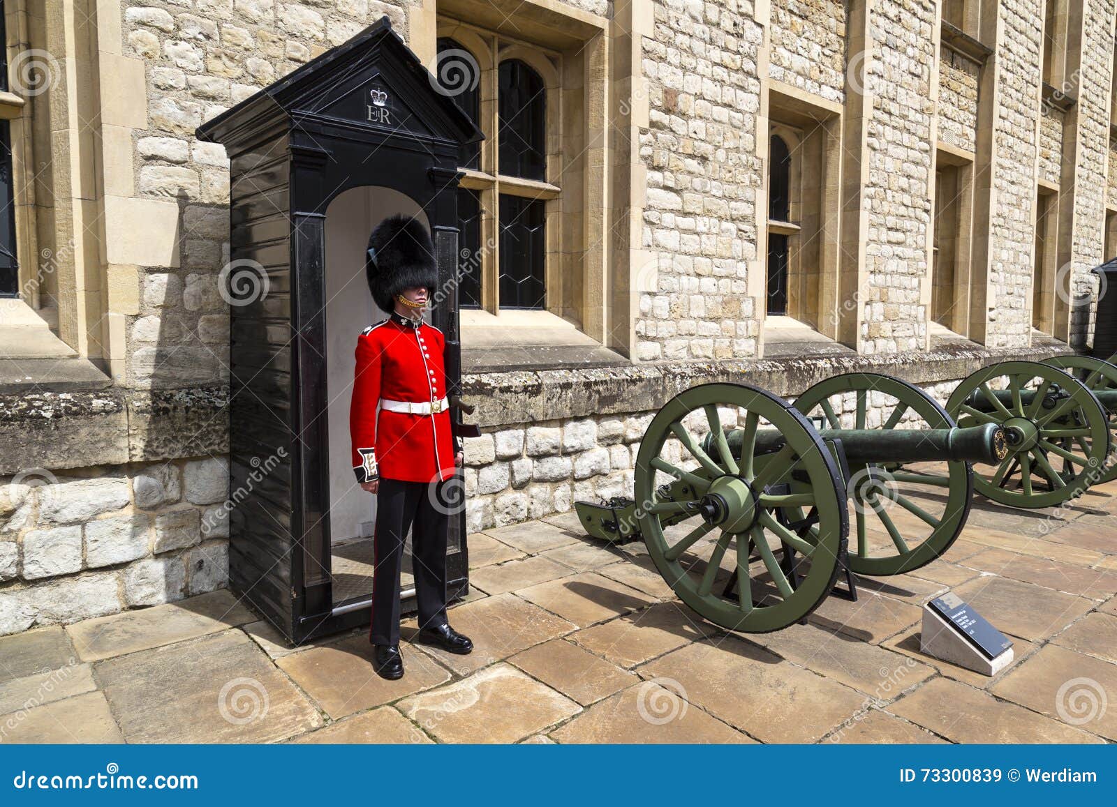 Guard at the Tower of London Editorial Stock Image - Image of heritage ...