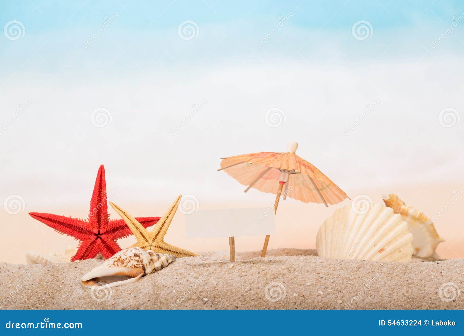 Guarda-chuva, Shell E Estrelas Do Mar Na Areia Foto de Stock - Imagem ...