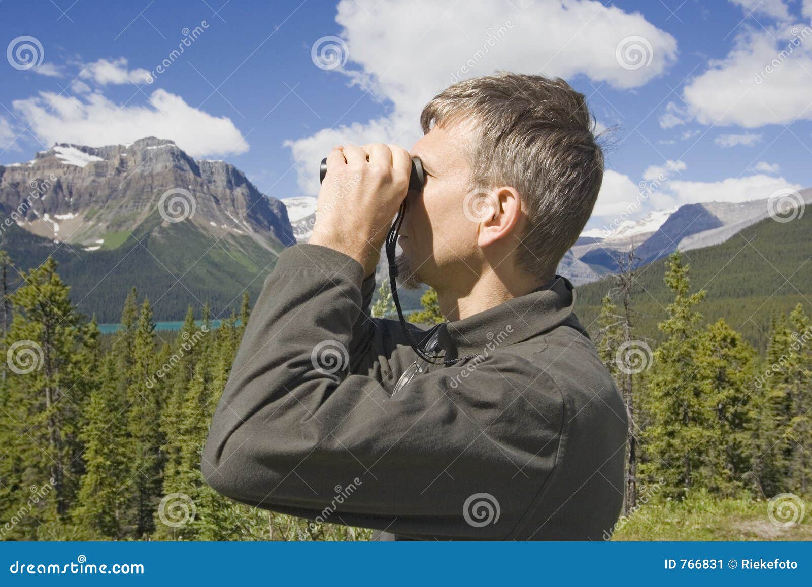 Guardabosques De Parque En Los Rockies, Canadá Imagen de archivo ...