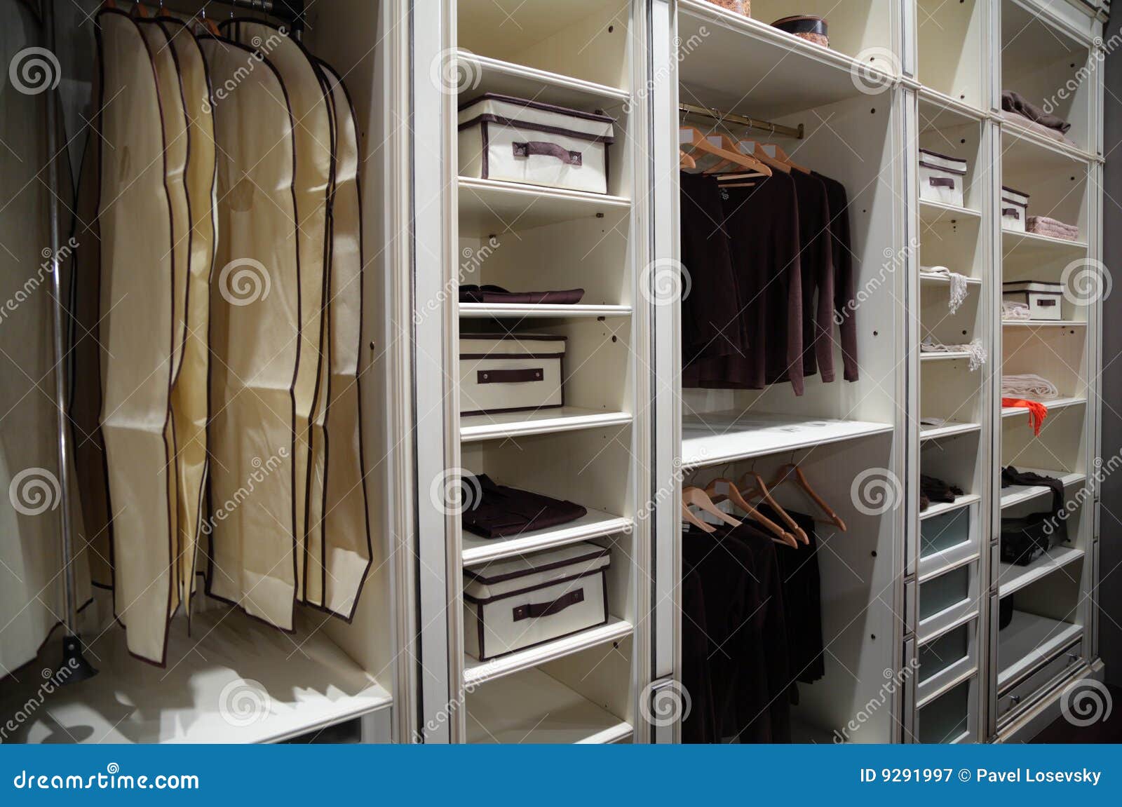 Guardarropa imagen de archivo. Imagen de accesibilidad - 9291997
