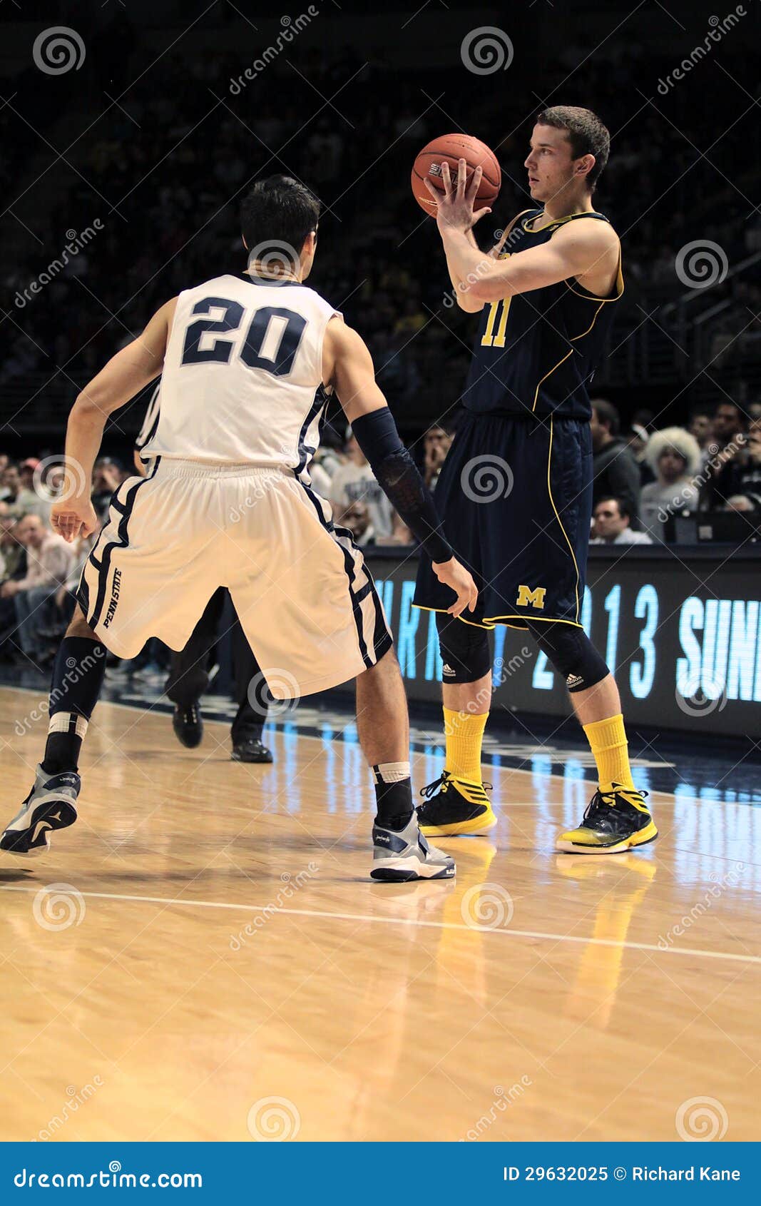 Guardia Nik Stauskas De Michigan Imagen editorial - Imagen de compita ...