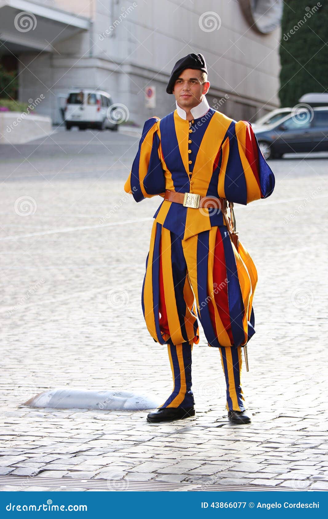 Guardia Suizo De La Ciudad Del Vaticano Fotografía editorial - Imagen ...