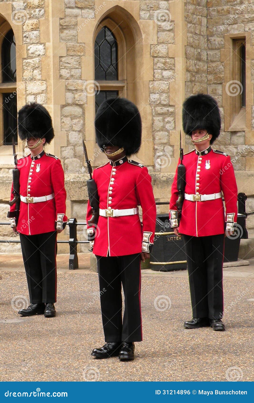 Guardias En Uniforme En Londres Foto editorial - Imagen de ceremonia ...