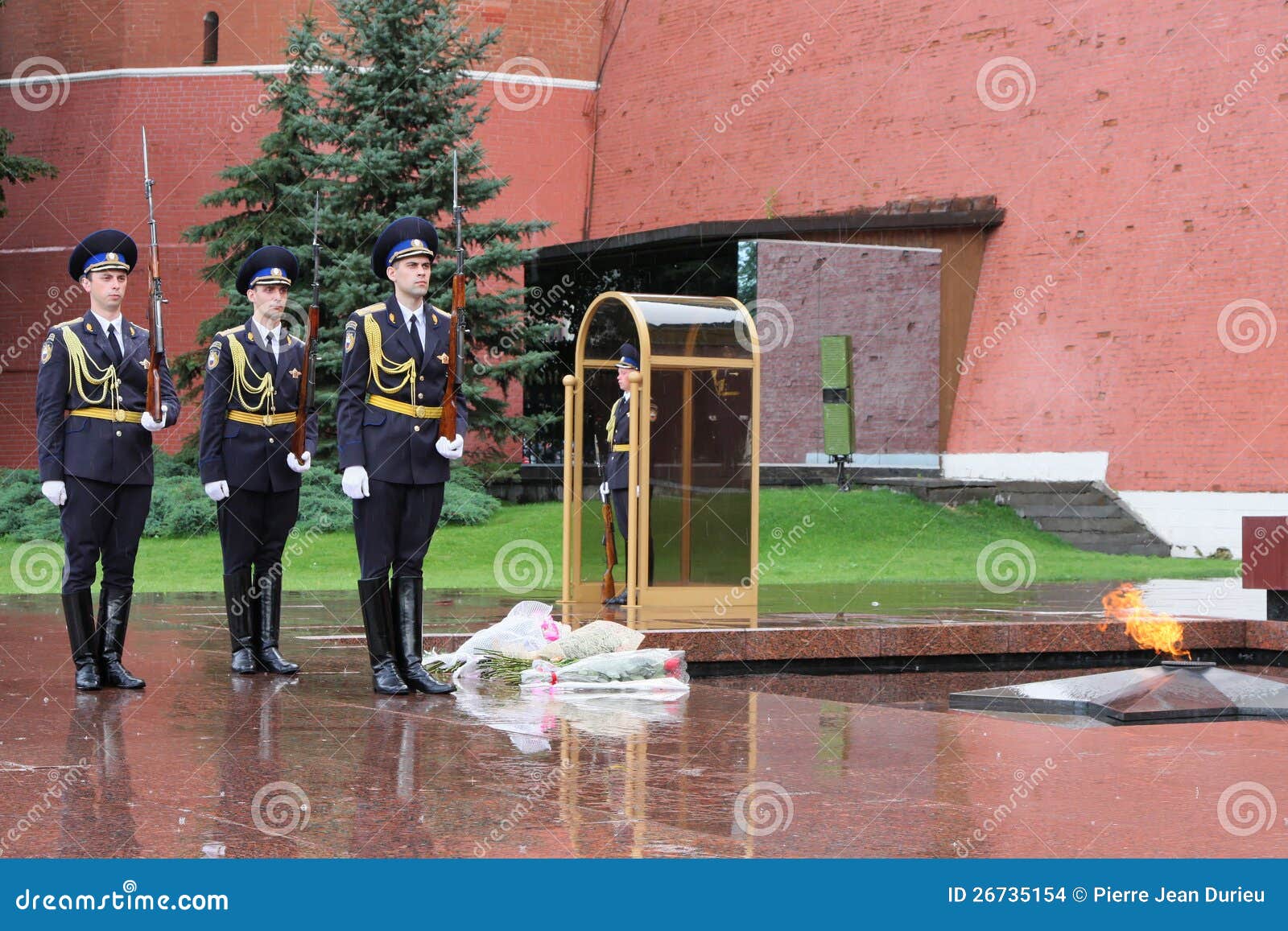 Guards at Kremlin War Memorial Editorial Stock Image - Image of moscow ...