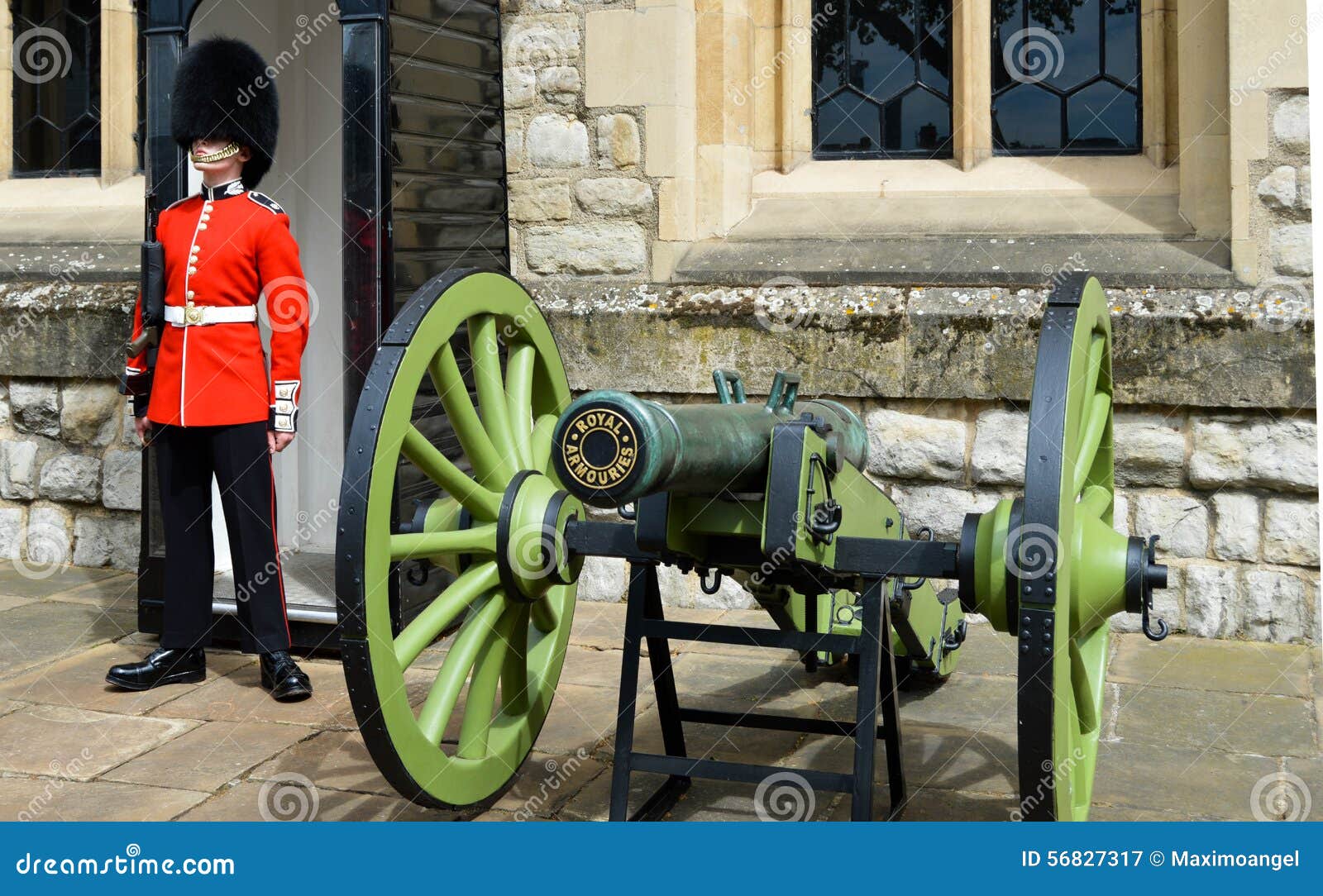Guards at the Tower of London Editorial Photography - Image of england ...