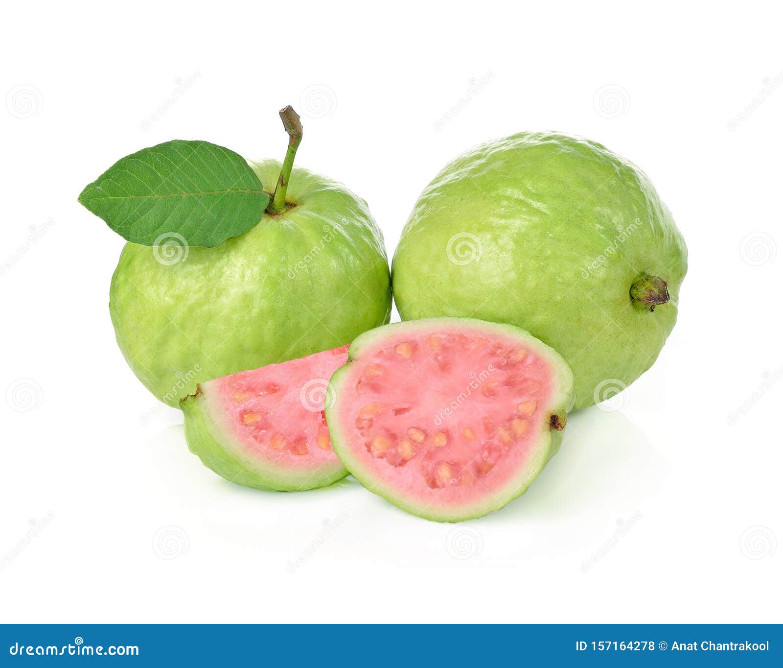 Guayaba Aislada De Fondo Blanco Foto de archivo - Imagen de alimento ...