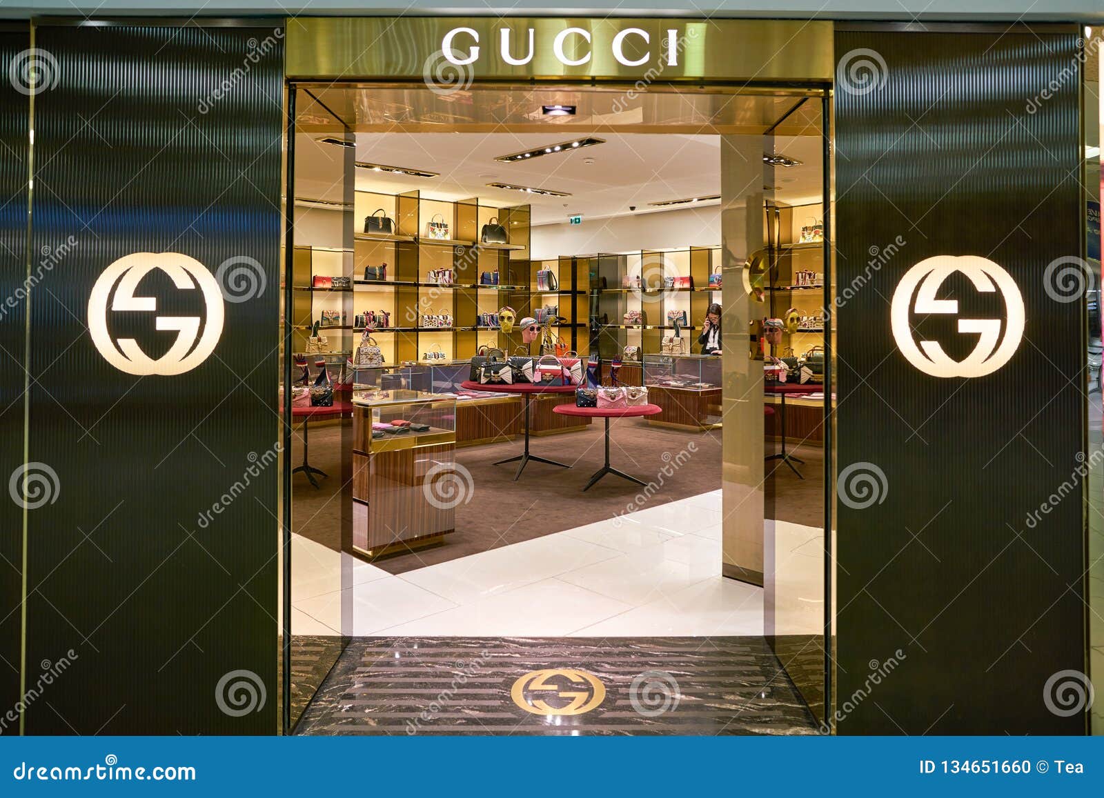 Gucci imagen editorial. Imagen de alto, color, trendy - 134651660