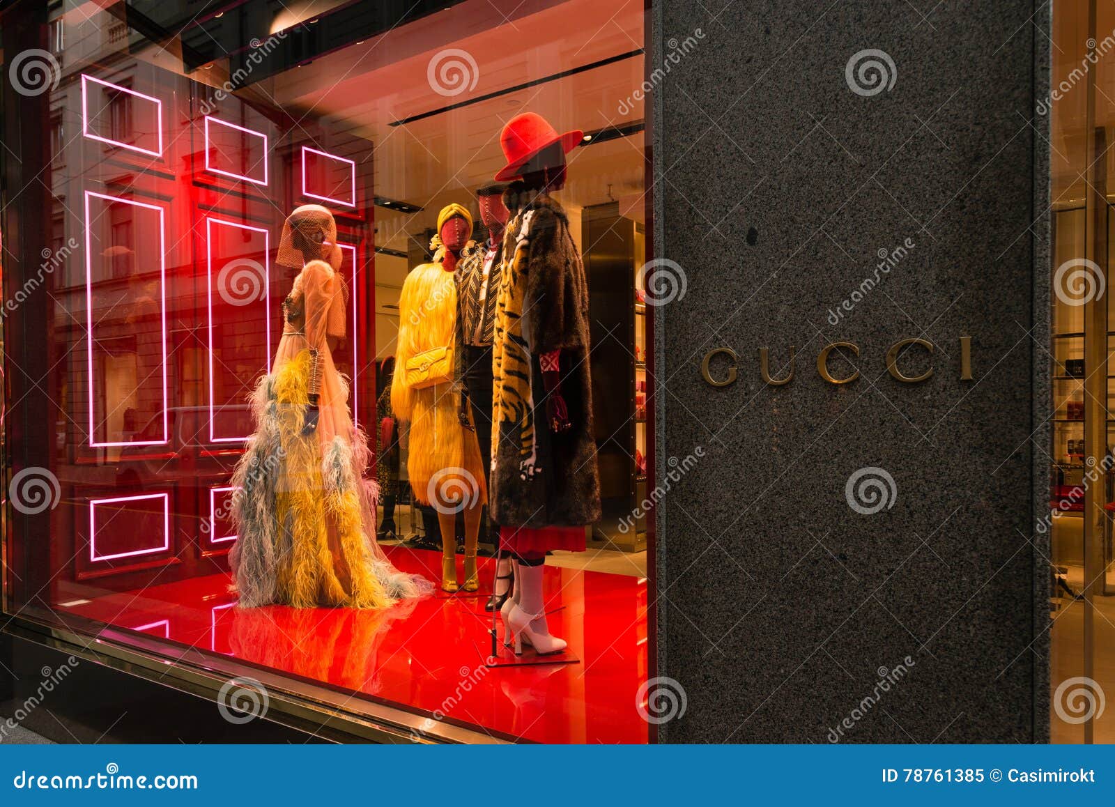 Gucci butik Mediolan obraz editorial. Obraz złożonej z ulica - 78761385