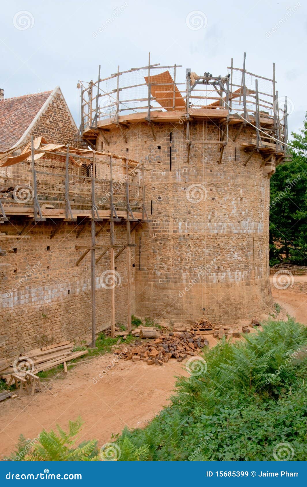 Guedelon castle stock image. Image of walls, medieval - 15685399