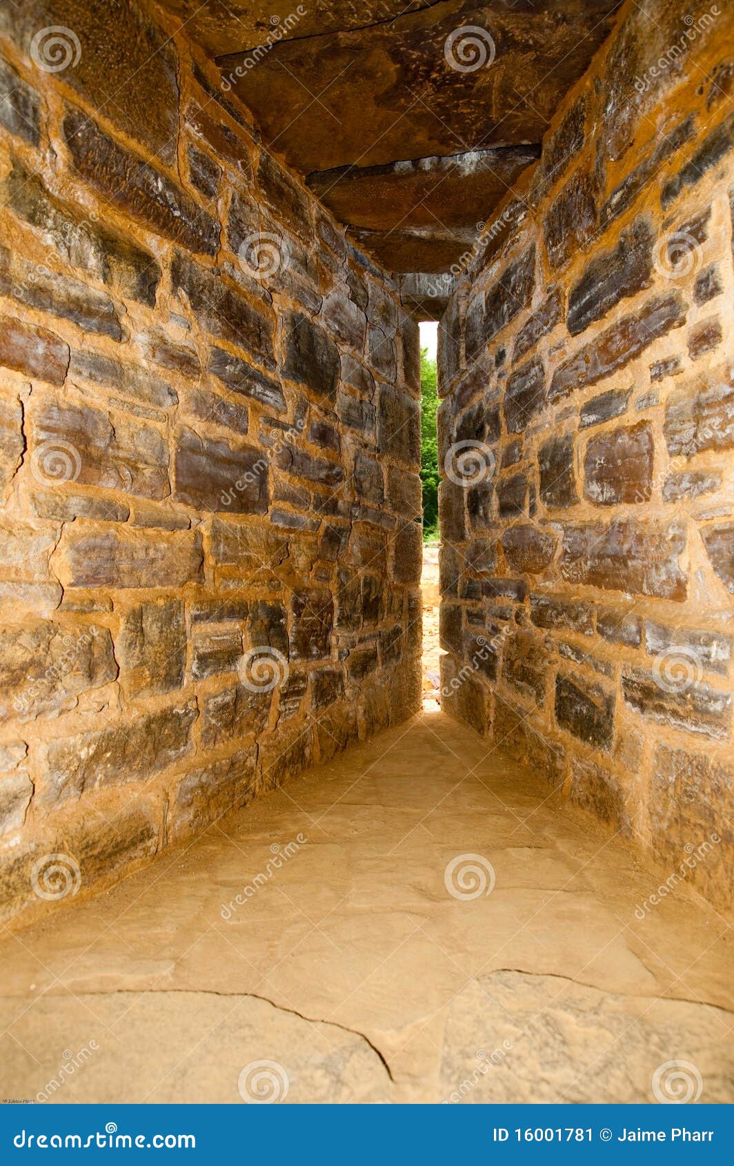 Guedelon castle arrow slit stock image. Image of architecture - 16001781