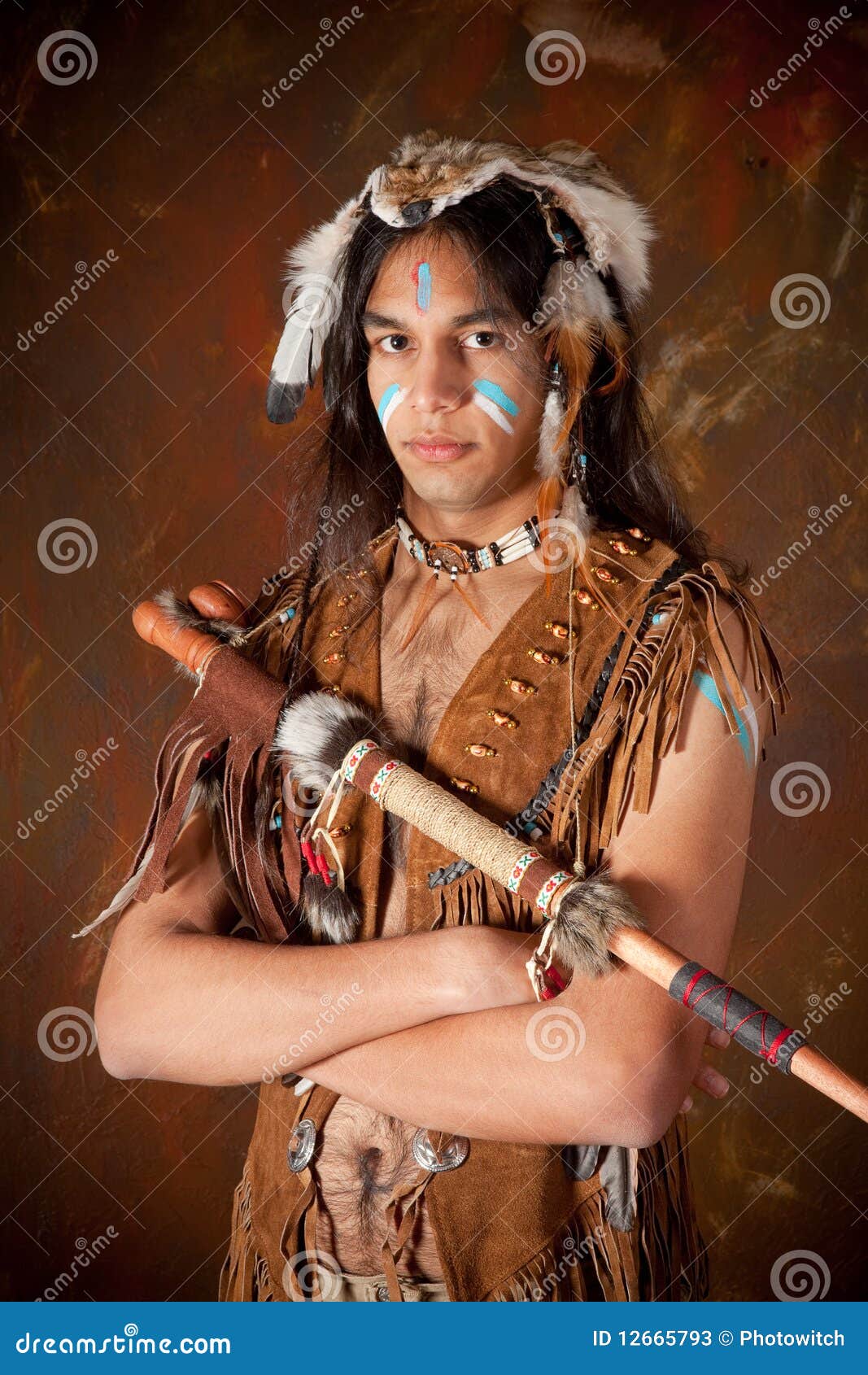 Guerrier indien image stock. Image du guerrier, masculin - 12665793