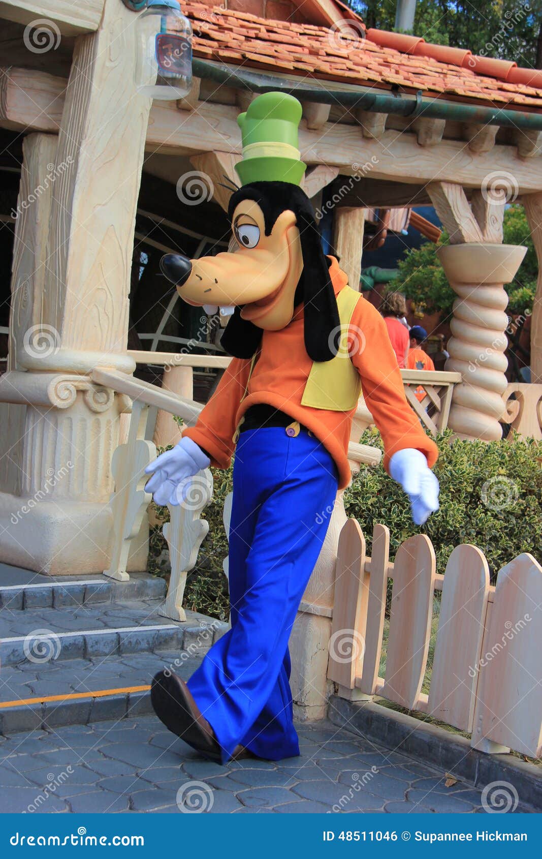 Guffy bei Disneyland redaktionelles foto. Bild von dekoration - 48511046