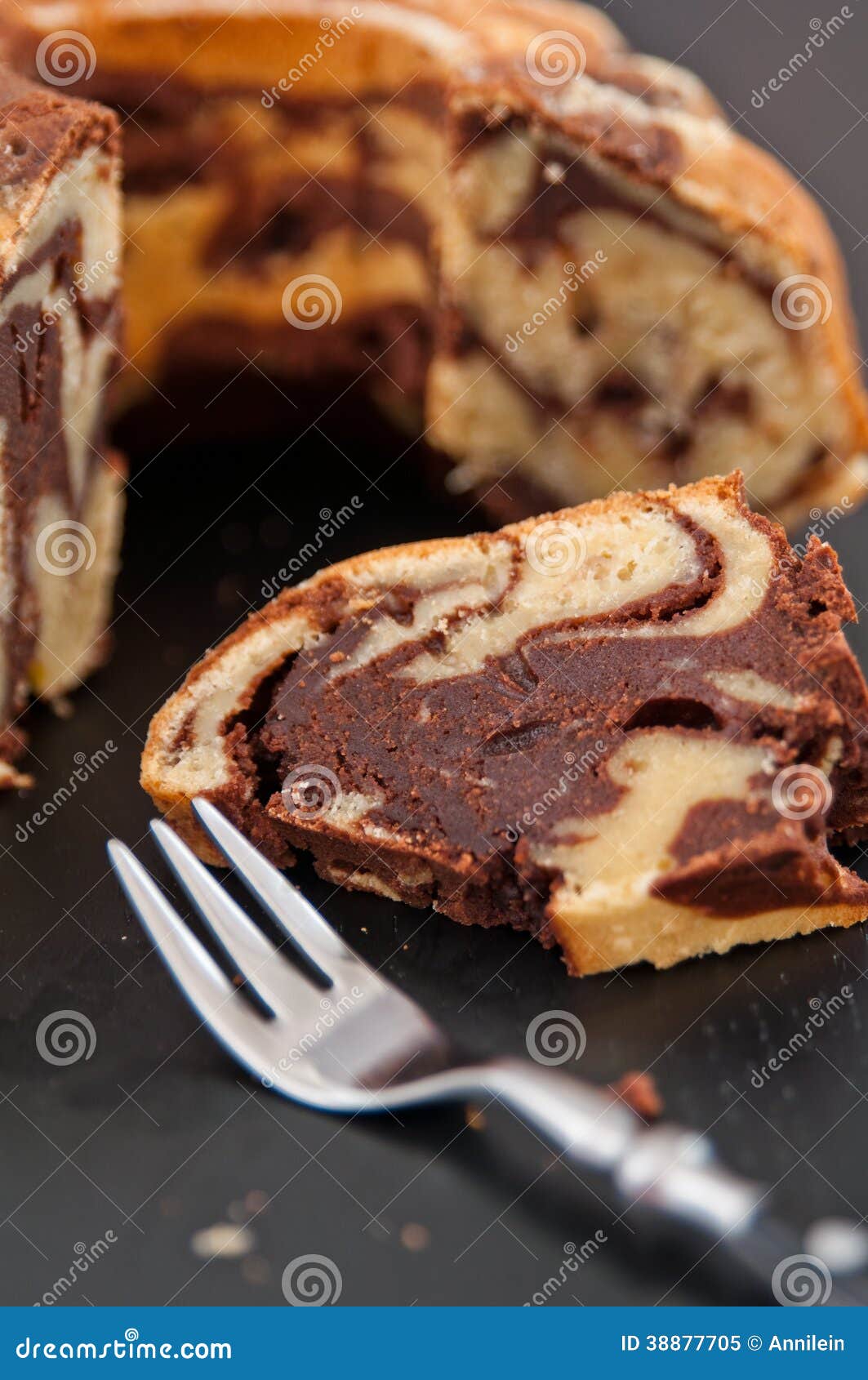 Gugelhupf - German Sponge Cake Stock Image - Image of holiday, plate ...