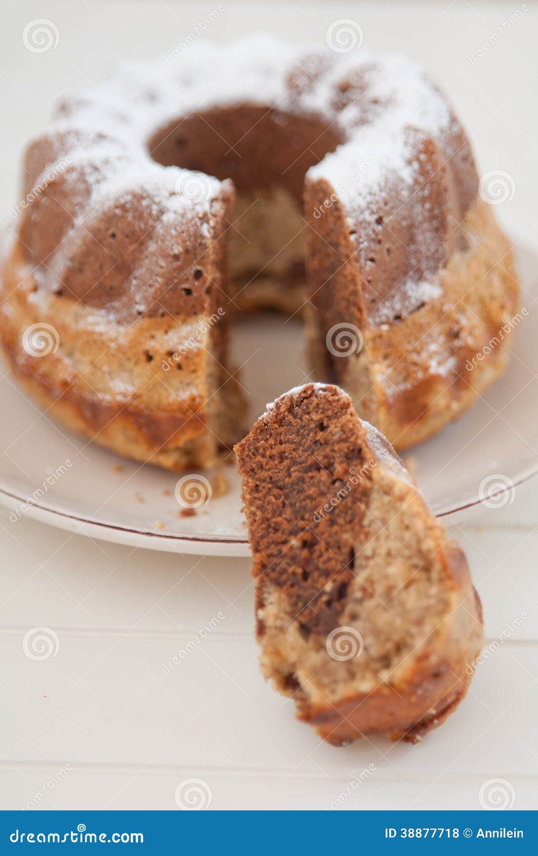 Gugelhupf - German Sponge Cake Stock Photo - Image of homemade, glaze ...