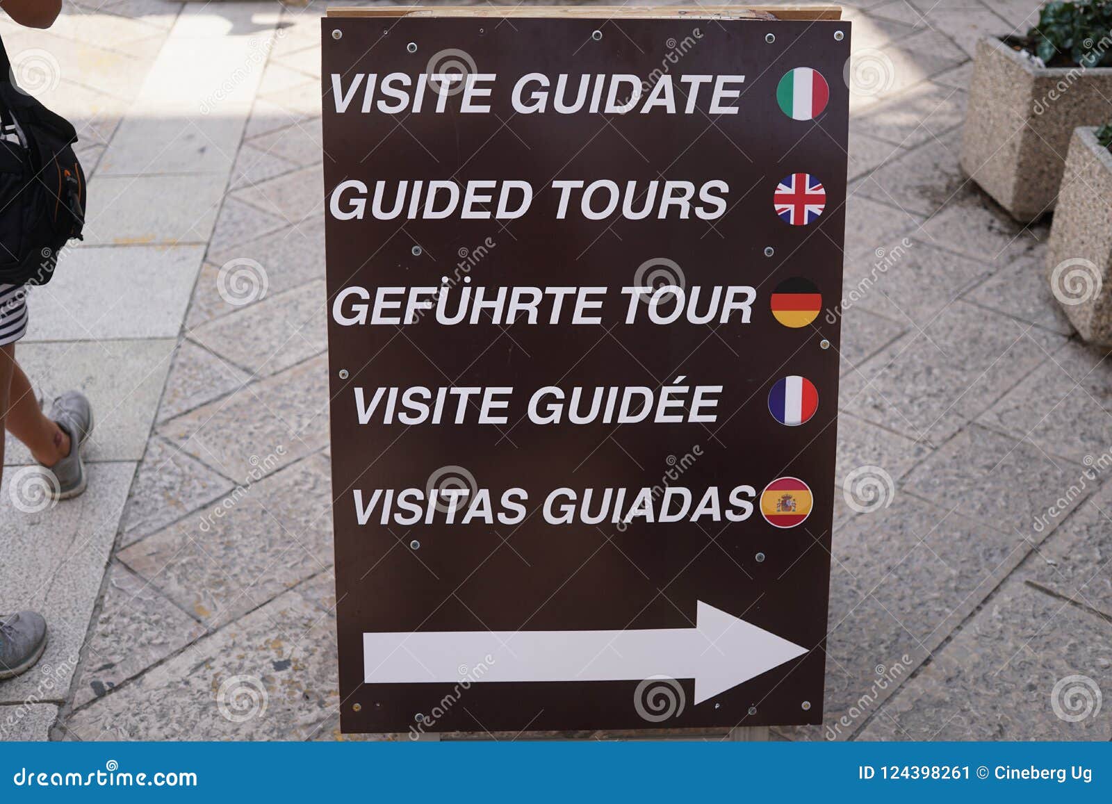 Guided Tours advertisement editorial photo. Image of arrow - 124398261