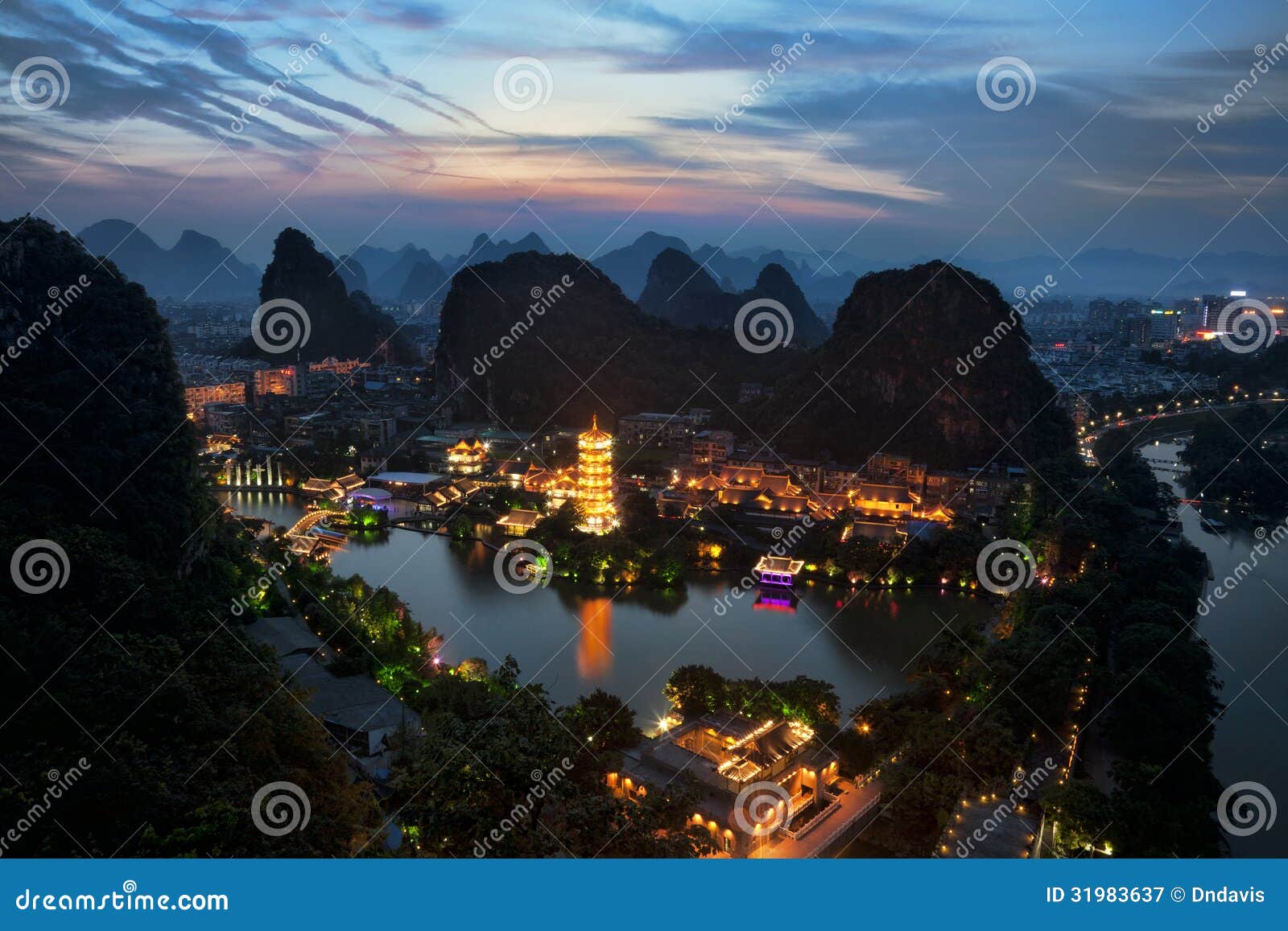 Guilin Chine image stock. Image du stationnement, bouddhiste - 31983637