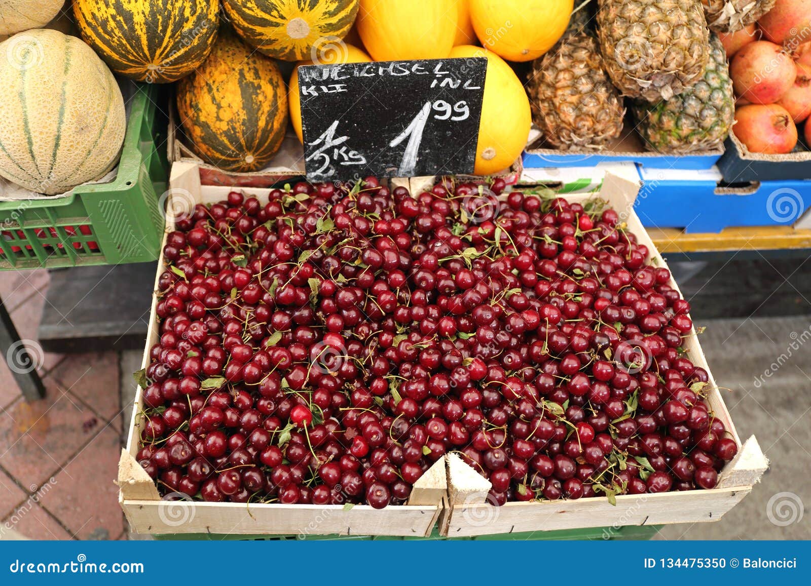 Guindas foto de archivo. Imagen de granjeros, mercado - 134475350