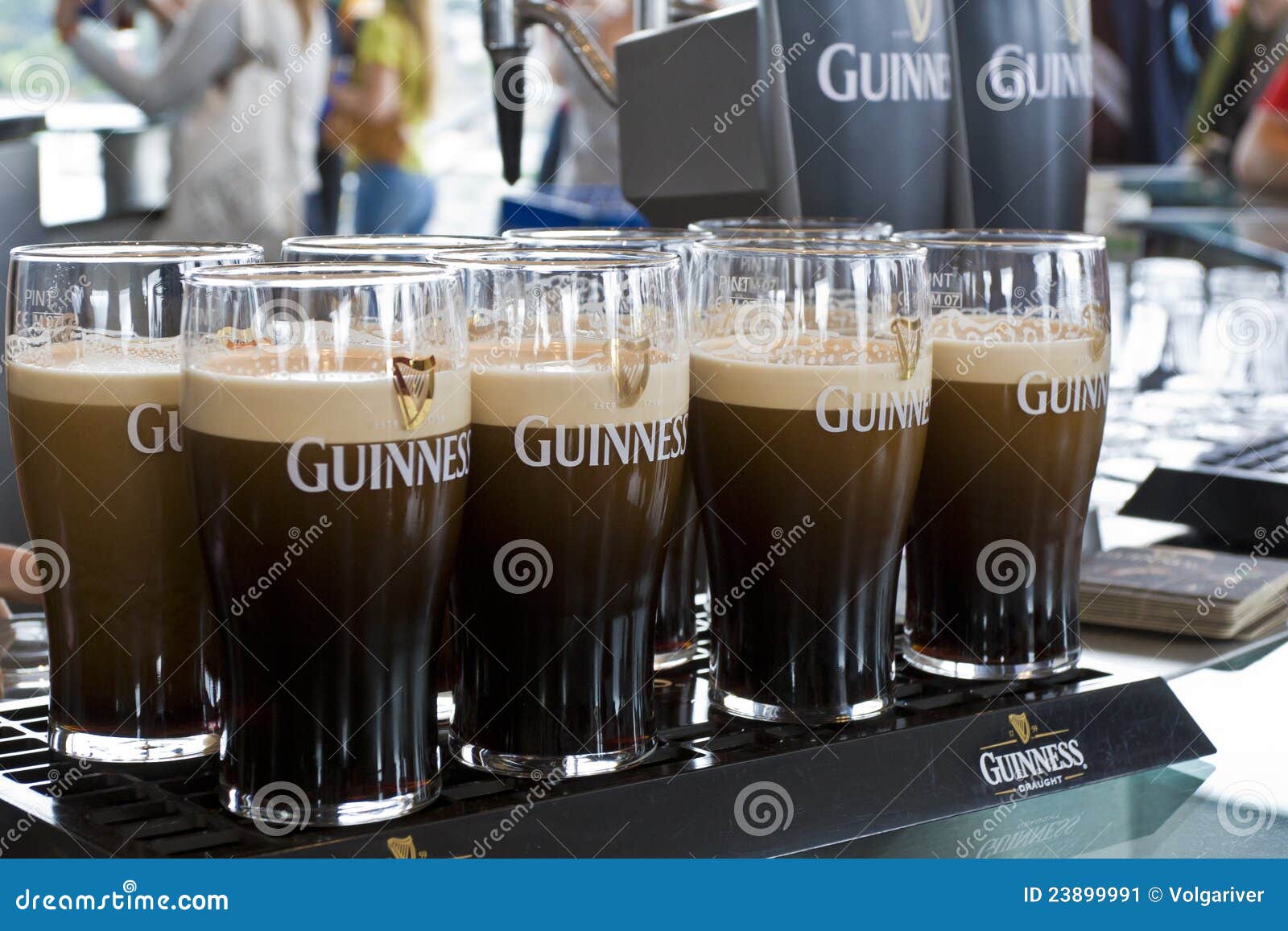 Guinness-Bier redaktionelles foto. Bild von gerste, schaumgummi - 23899991