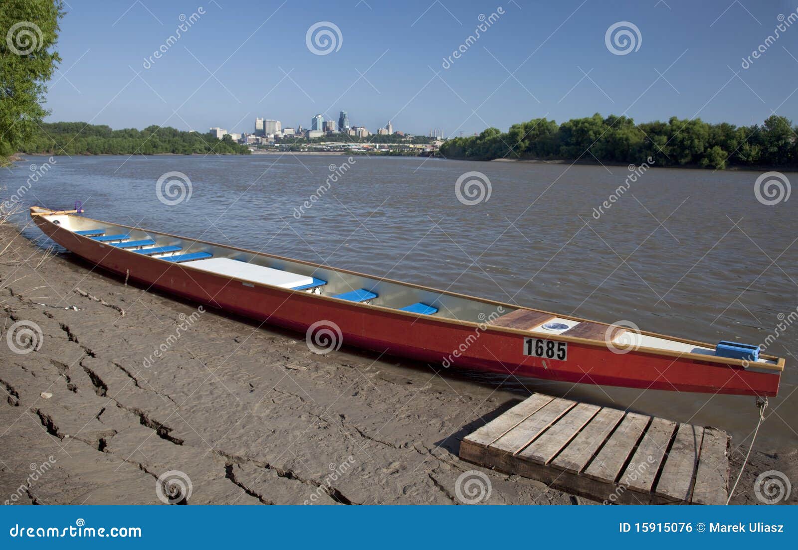 Guinness Record Dragon Boat Editorial Photo - Image of kansas, guiness ...