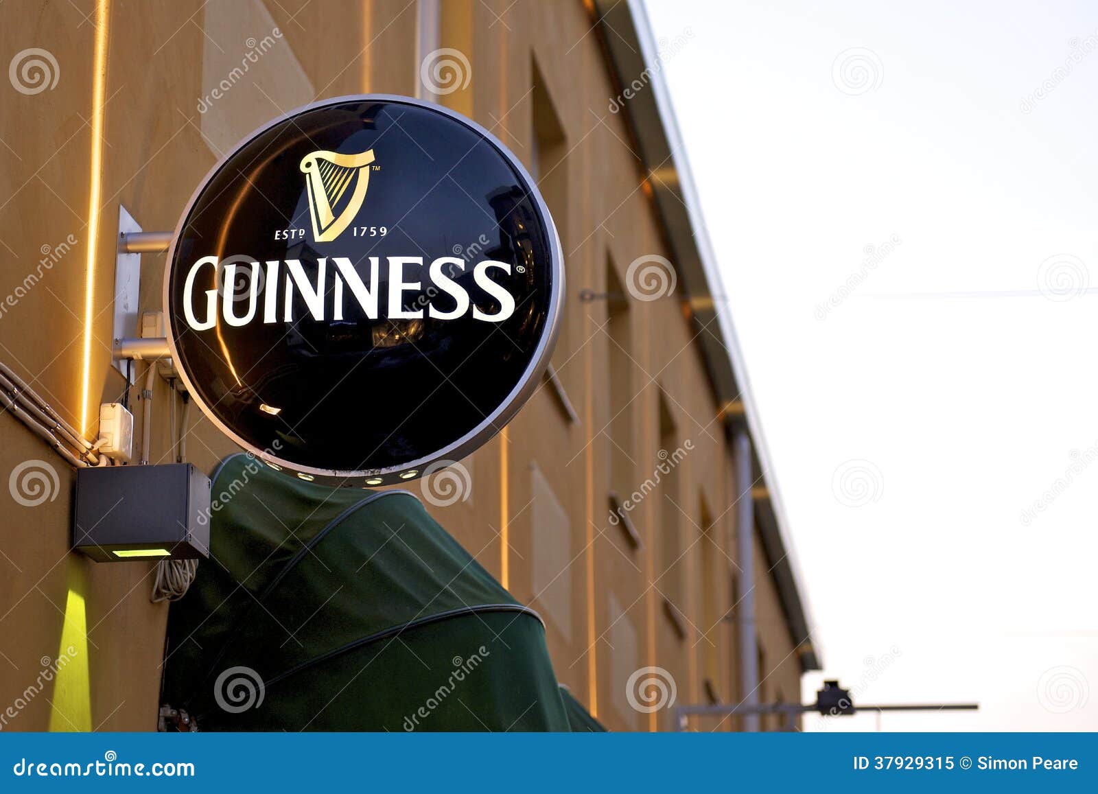 Guinness Sign editorial image. Image of drinking, culture - 37929315