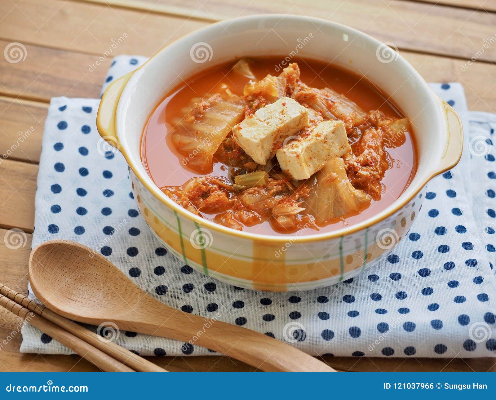 Guisado Coreano De Kimchi Do Alimento, Kimchi-jjigae Foto de Stock ...