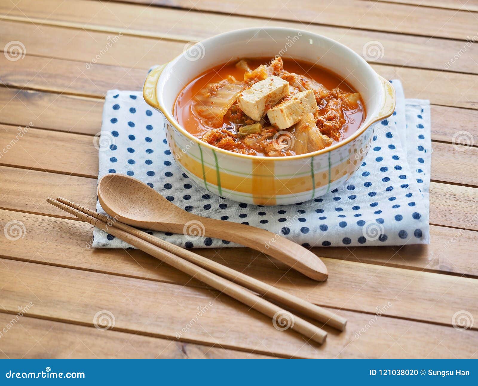 Guisado Coreano De Kimchi Do Alimento, Kimchi-jjigae Foto de Stock ...